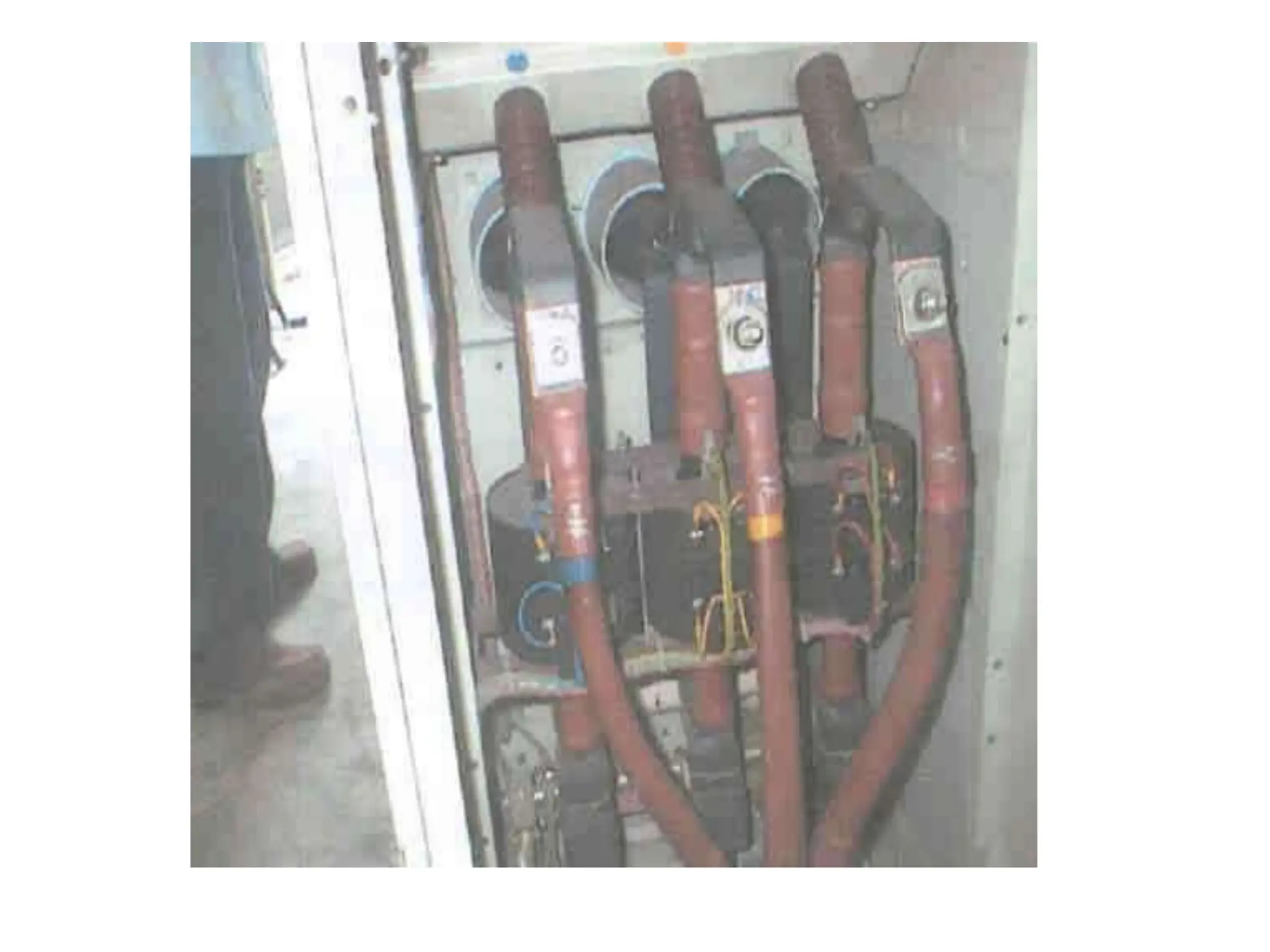 11KV CIRCUIT BREAKERS.ppt