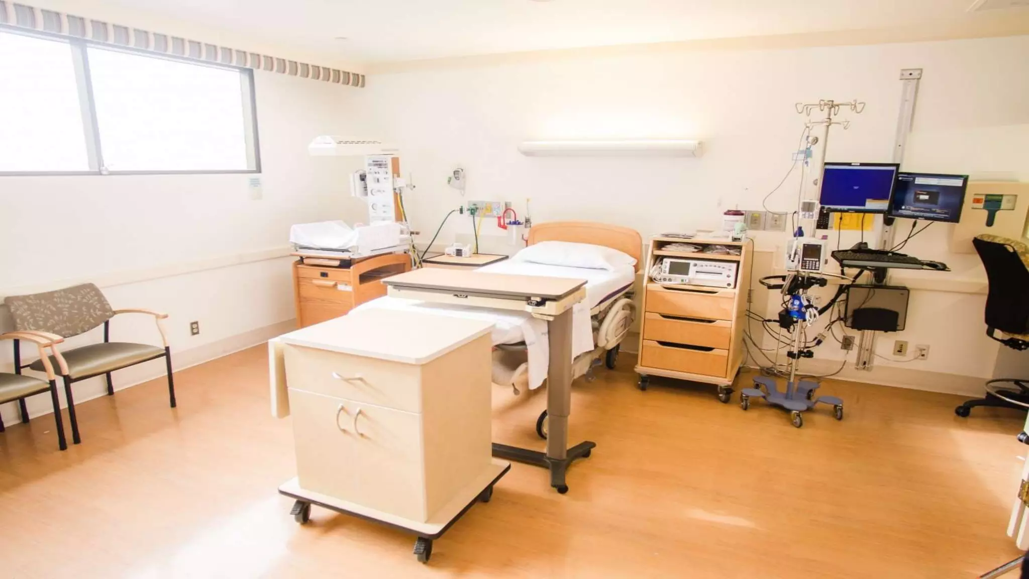 Hospital Sale Model Town Delhi | PPTX