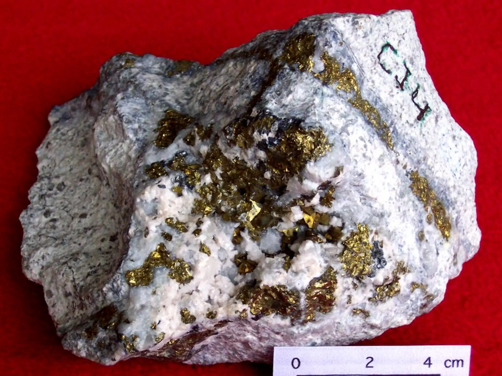2_Yacimientos minerales del Perú.pdf