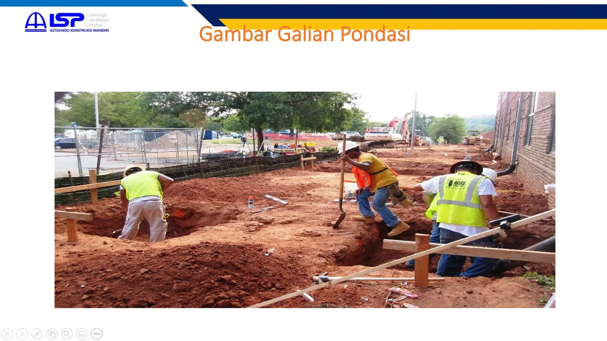 4. Edi Supriyanto pelaksana lapangan pekerjaan gedung.pptx | Free Download