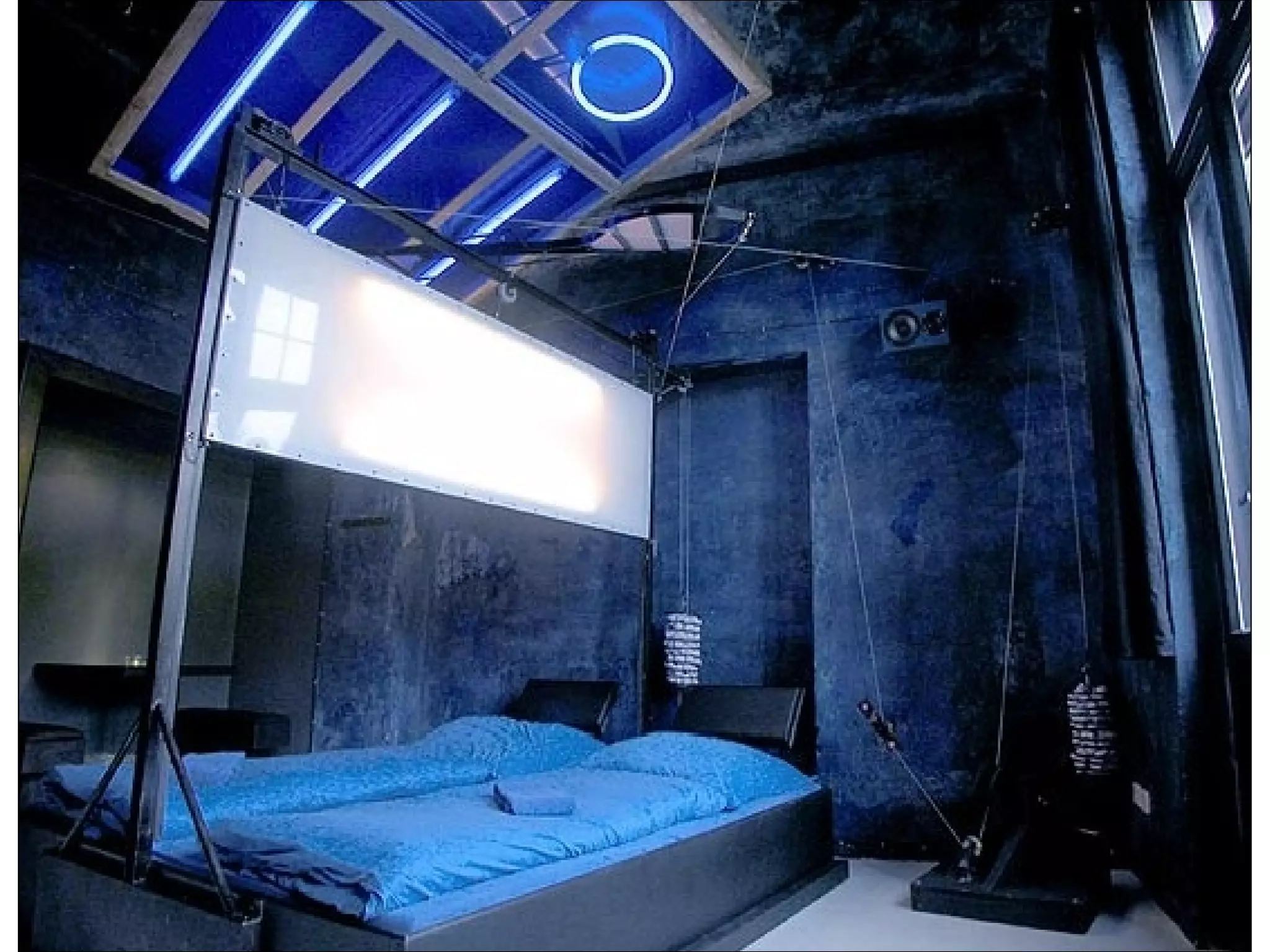 8 Really Strange Hotel Rooms | PPT