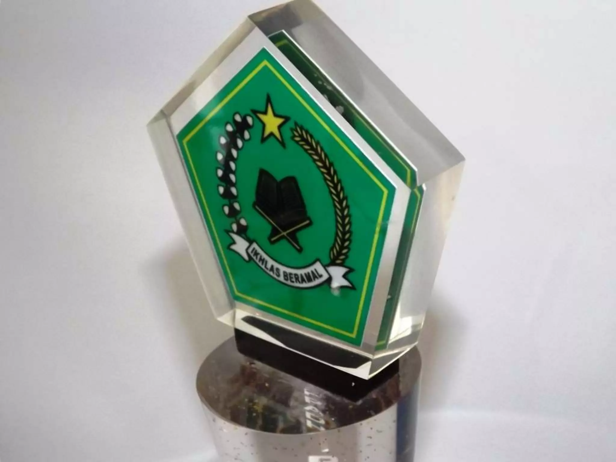 9 Contoh Desain Plakat Award Medali Penghargaan | PPT