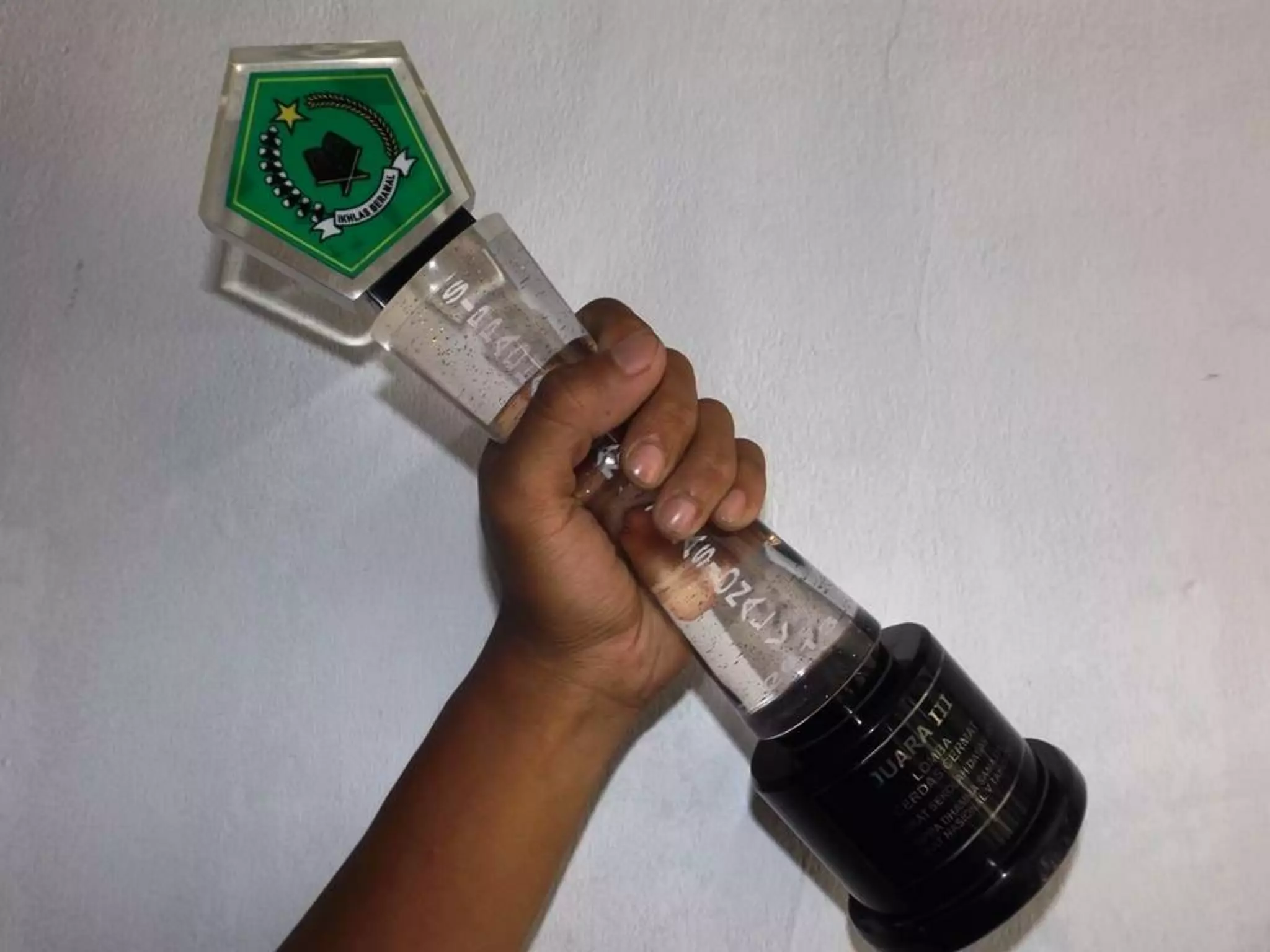 9 Contoh Desain Plakat Award Medali Penghargaan | PPT