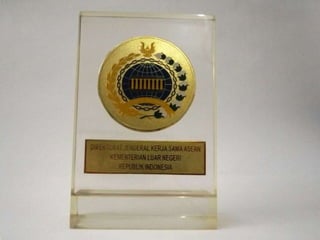 9 Contoh Desain Plakat Award Medali Penghargaan | PPTX