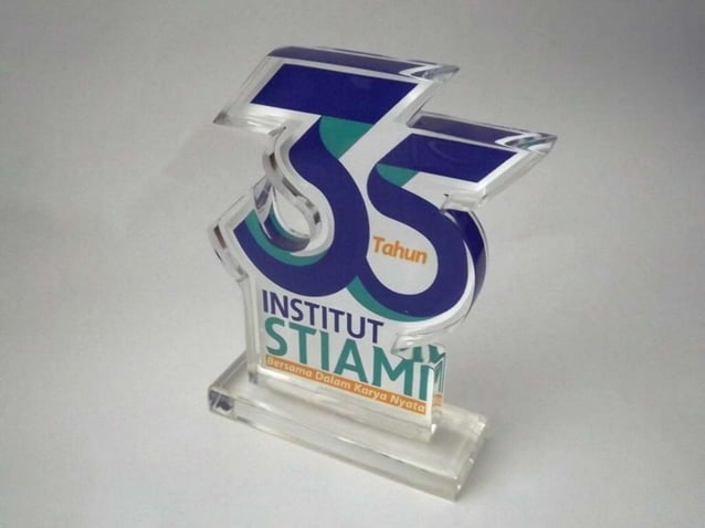 9 Contoh Desain Plakat Award Medali Penghargaan | PPTX