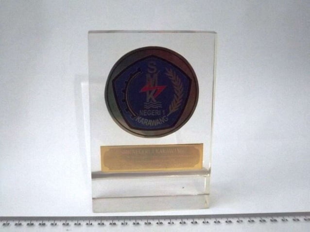 9 Contoh Desain Plakat Award Medali Penghargaan | PPTX