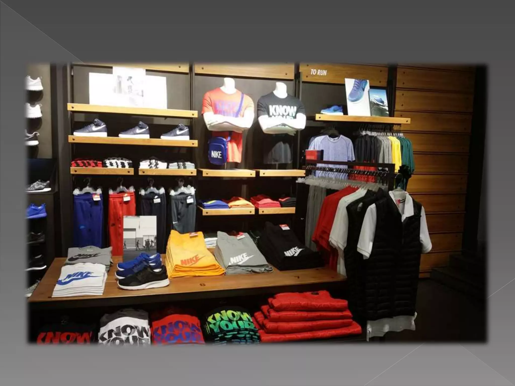 Nike Store lay-out 19 aprel | PPTX