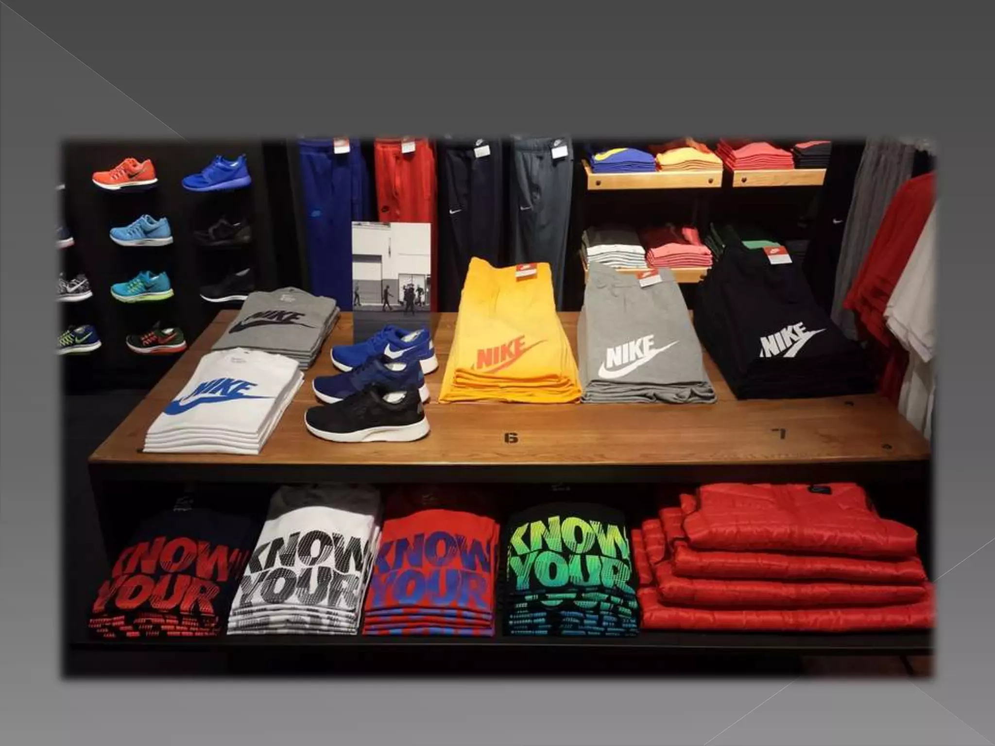 Nike Store lay-out 19 aprel | PPTX