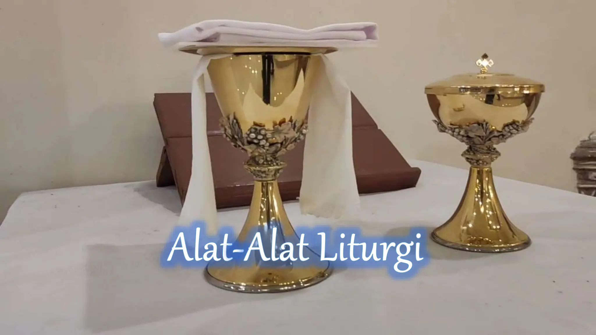 alat-alat liturgi dalam Gereja Katolik.pptx alat-alat liturgi dalam Gereja Katolik.pptx