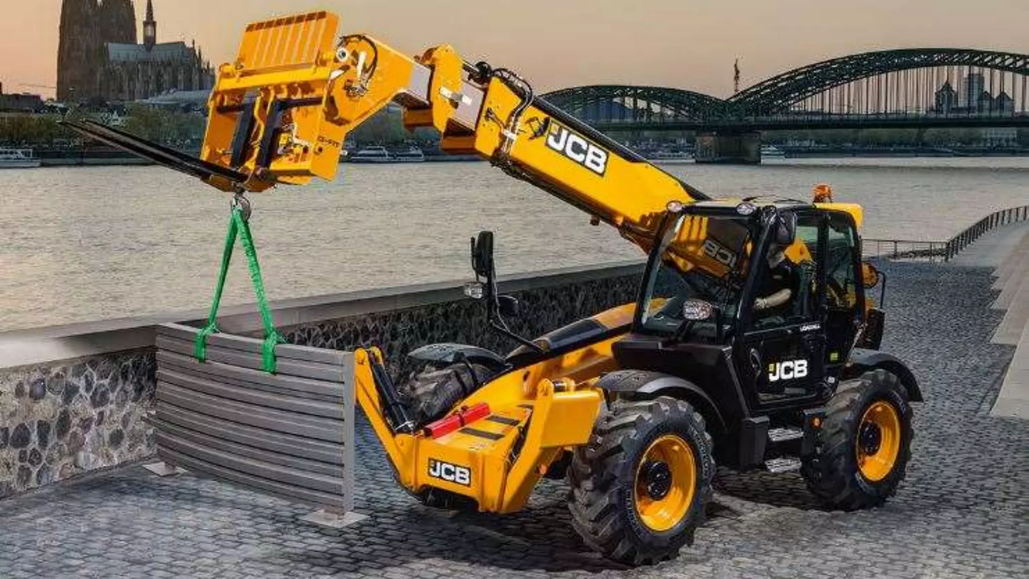 An in-depth overview of types of jcb machines used in construction.pptx