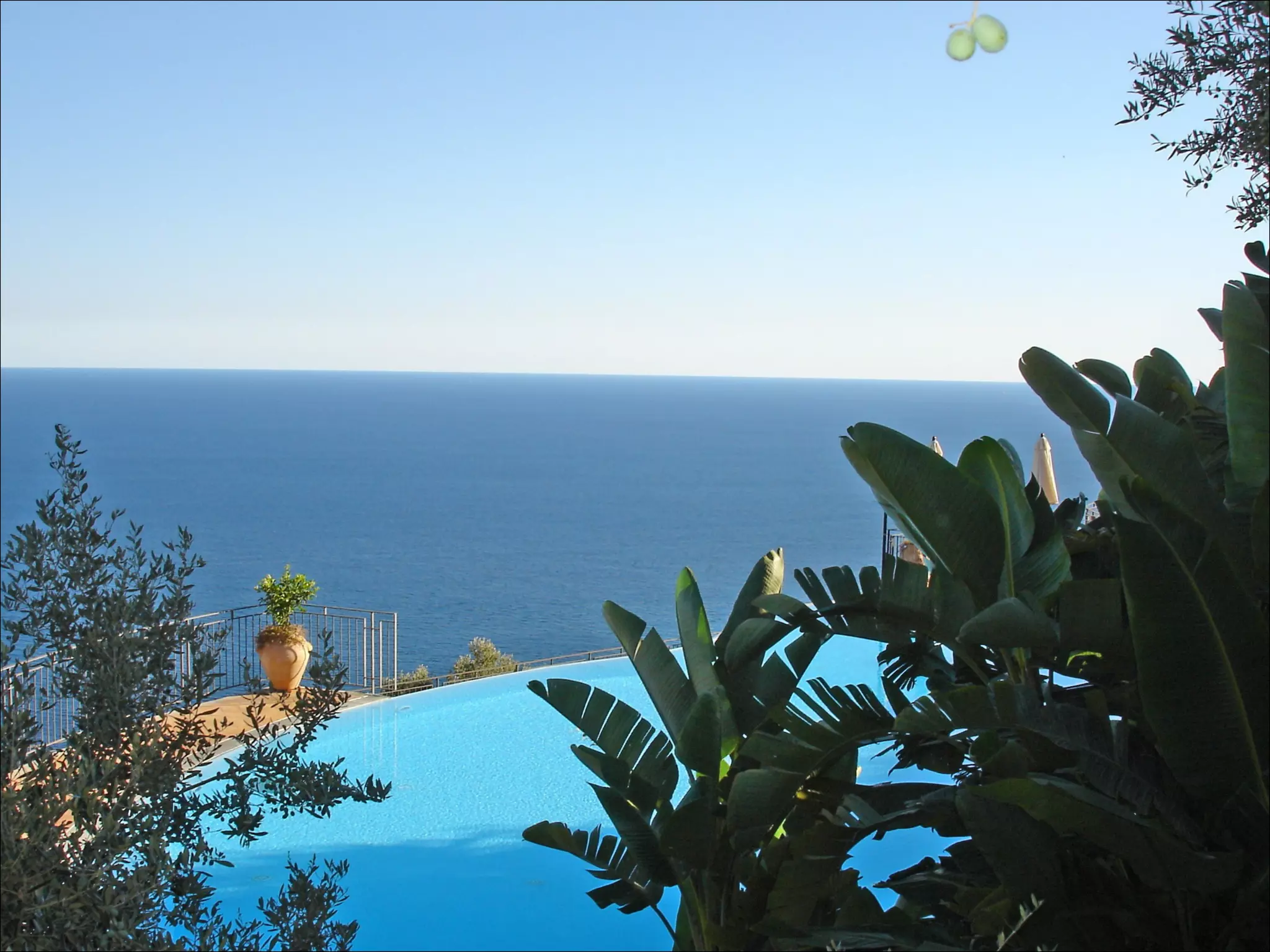 An infinity pool with a view on italy’s Amalfi Coast | PPT