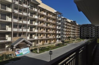 ARISTA PLACE RFO RESORT TYPE CONDO IN PARANAQUE NEAR AIRPORT AND MALL ...