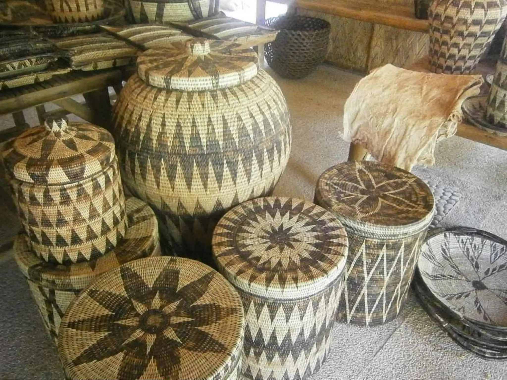 Arts & Crafts of MIMAROPA - MAPEH 8Q2.pptx