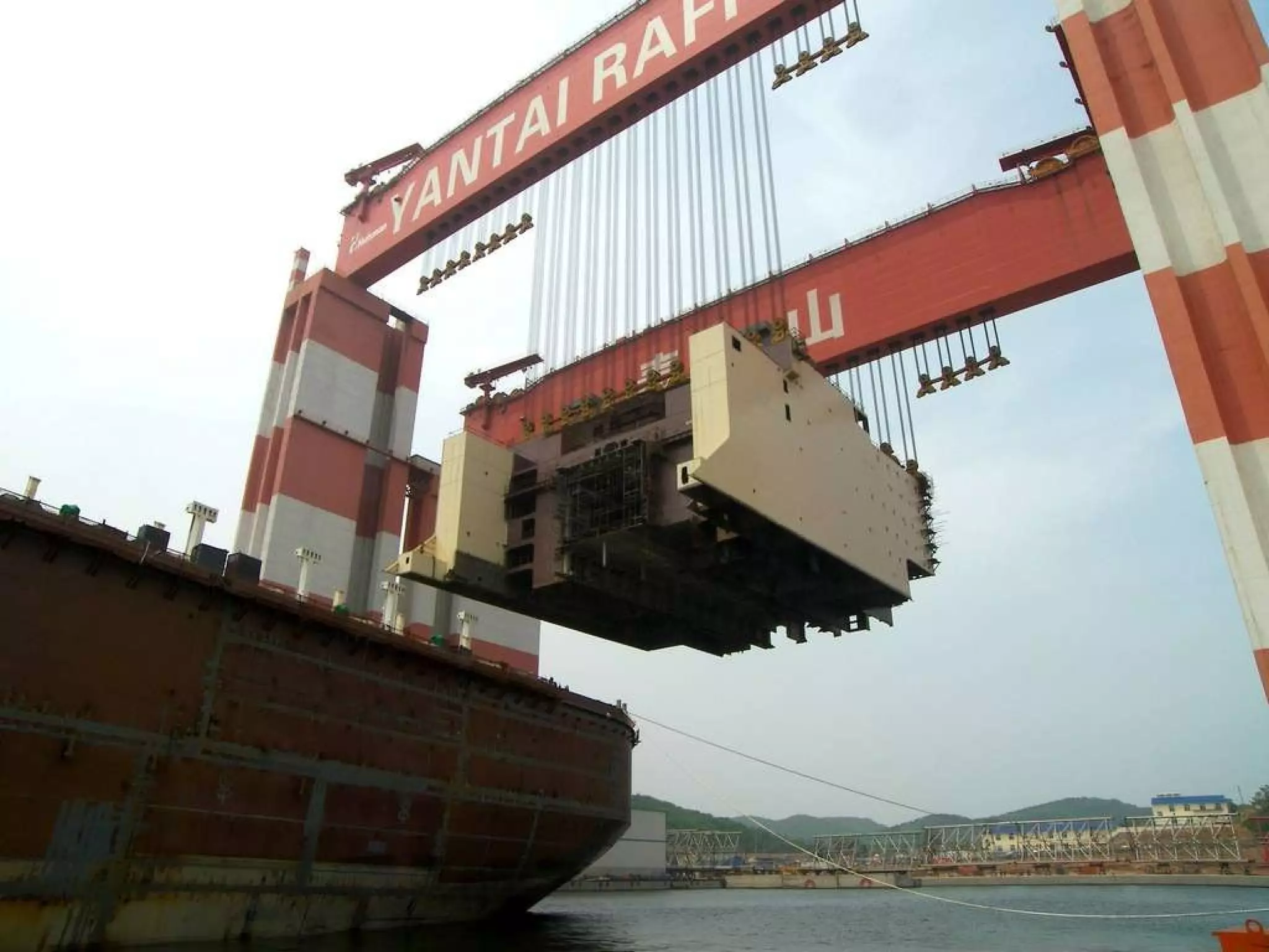 Assembly of World's Largest Pipe Lay Vessel | PPT