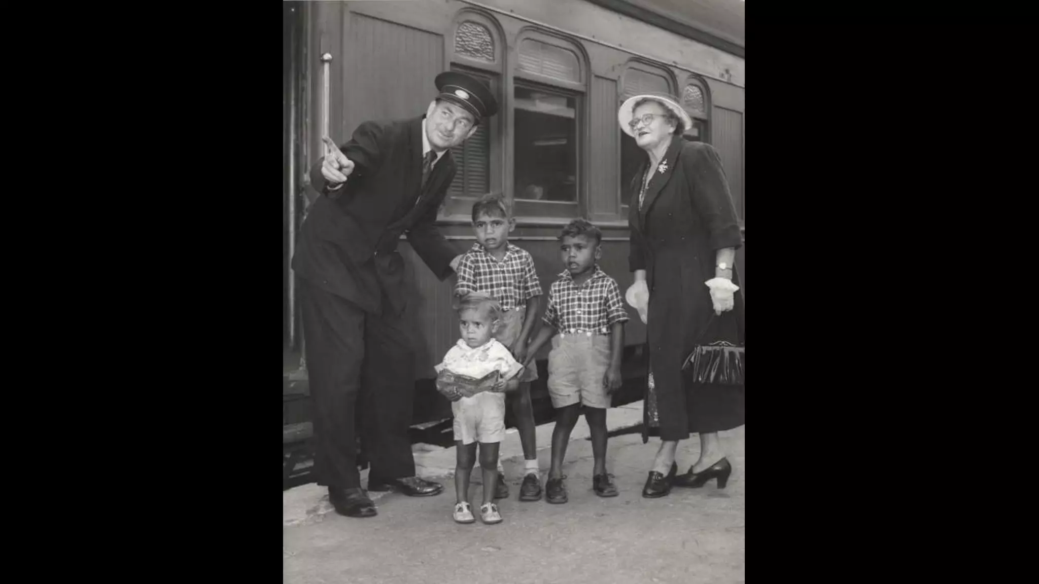 A Thousand Words exhibition | PPT