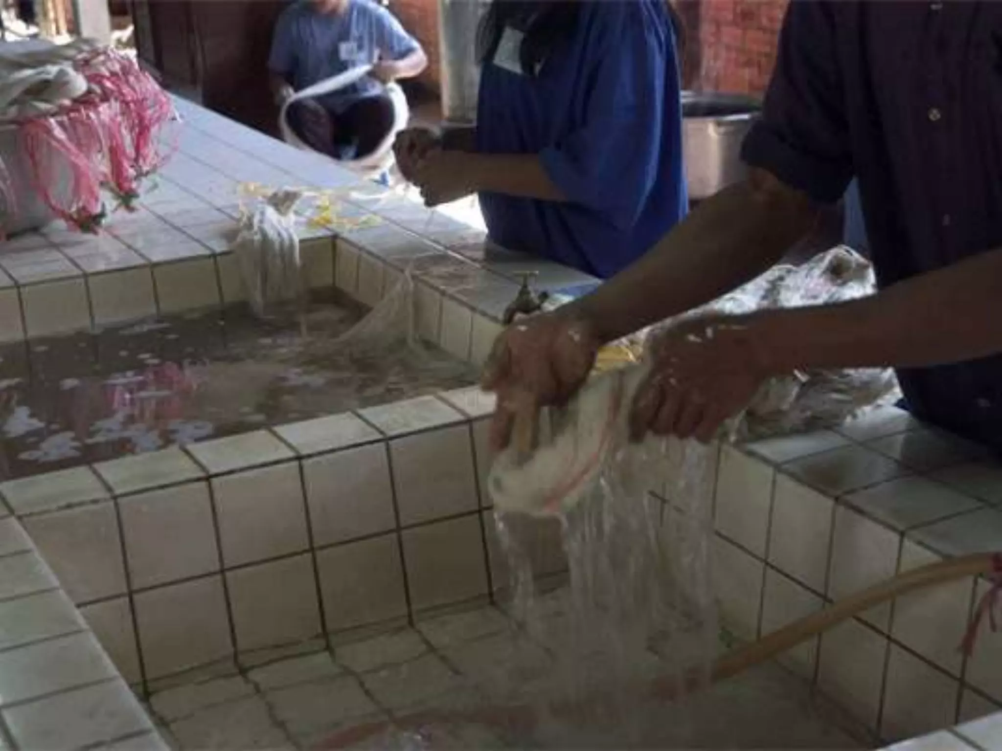 Bleaching and its agents( silk fabric) | PPT