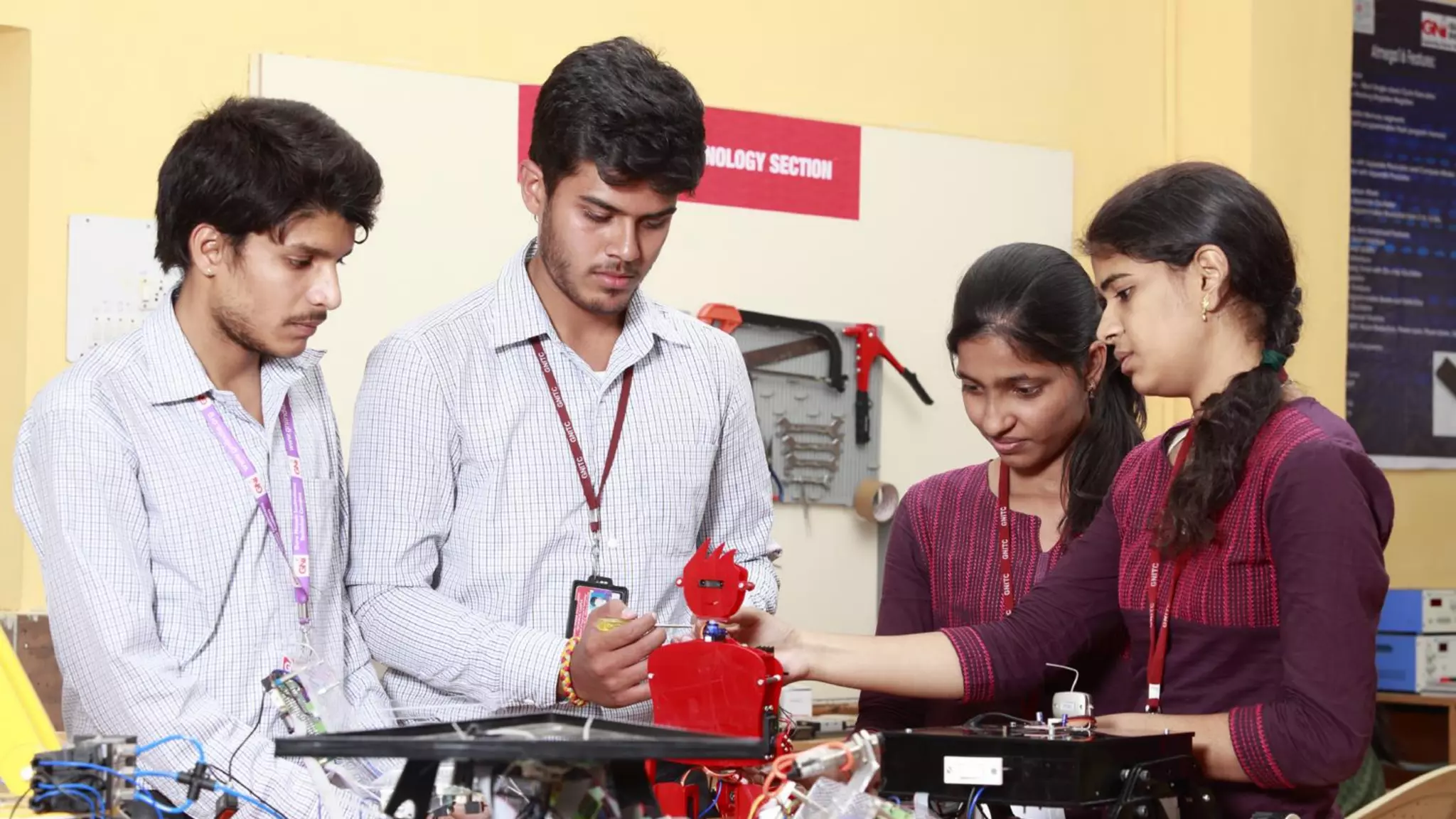 Bridging the gap between industry and academia through robolabs | PDF