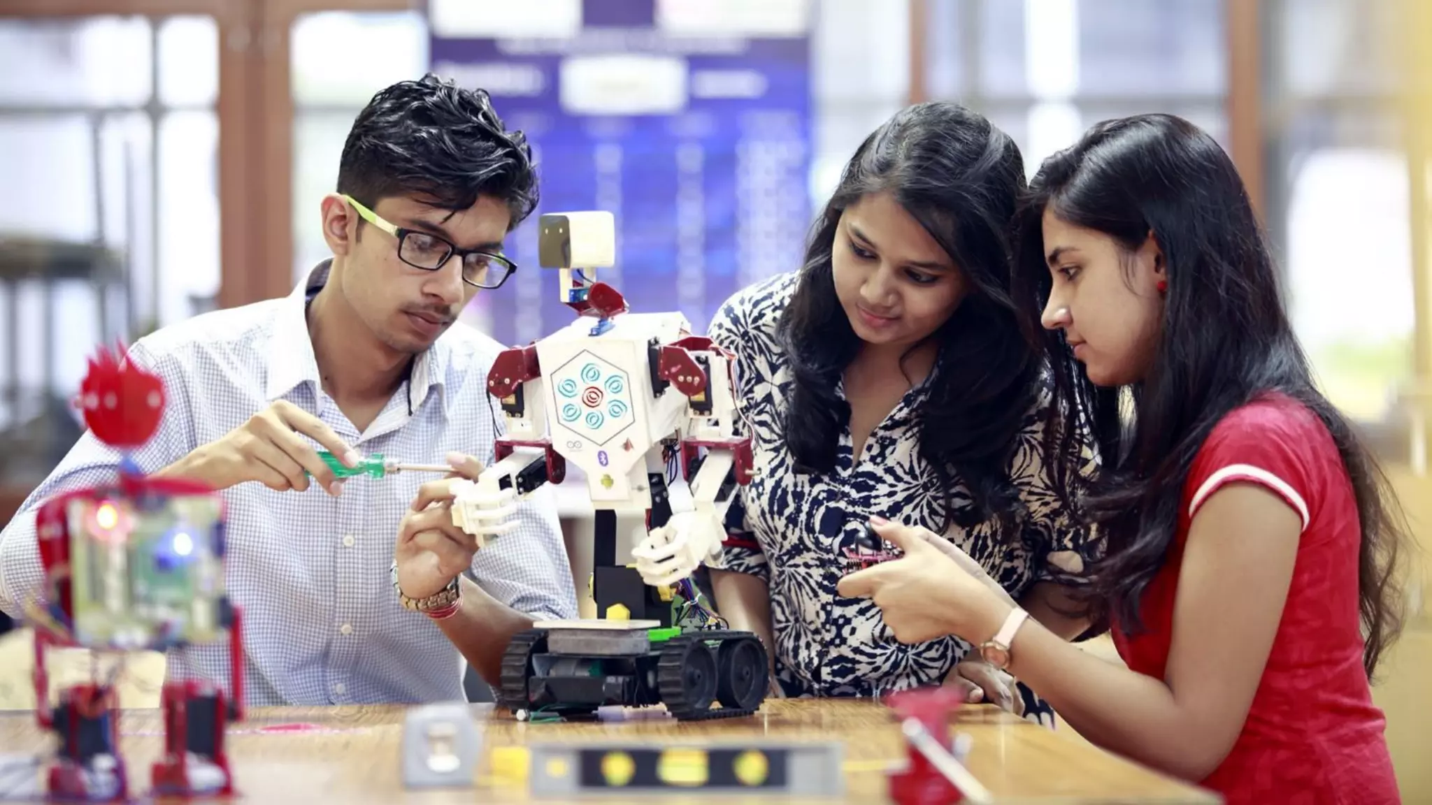 Bridging the gap between industry and academia through robolabs | PDF