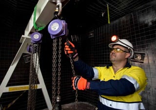 Chain Block Safety Operations and Parts Manual.pdf