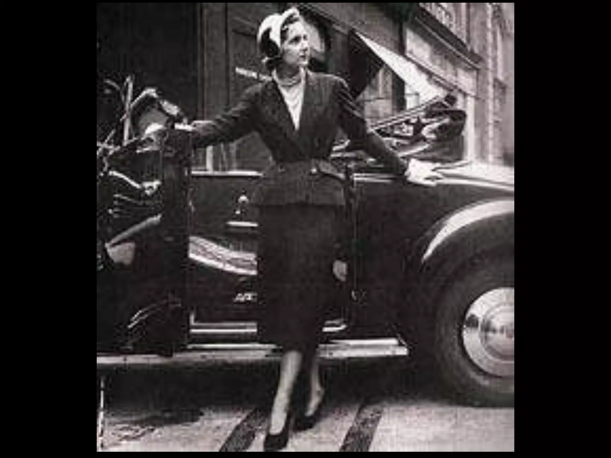 Christian Dior Powerpoint | PPTX