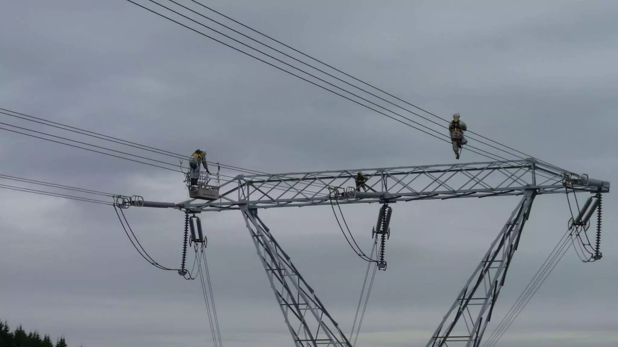 Dampers used in electrical transmission lines | PPTX