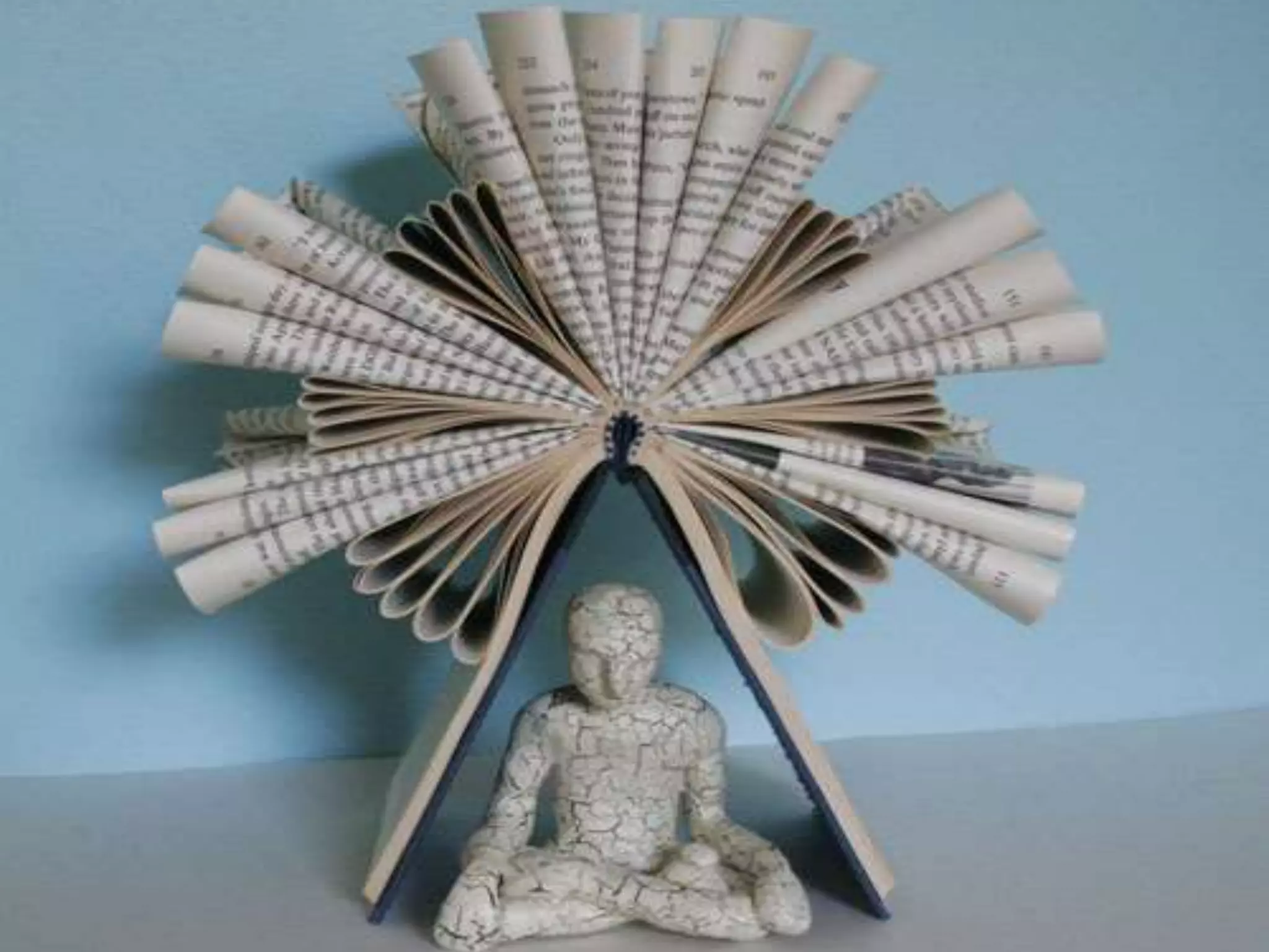 Contemplating Justice (Daniel Lai Kenjio, Book sculptures) | PPT