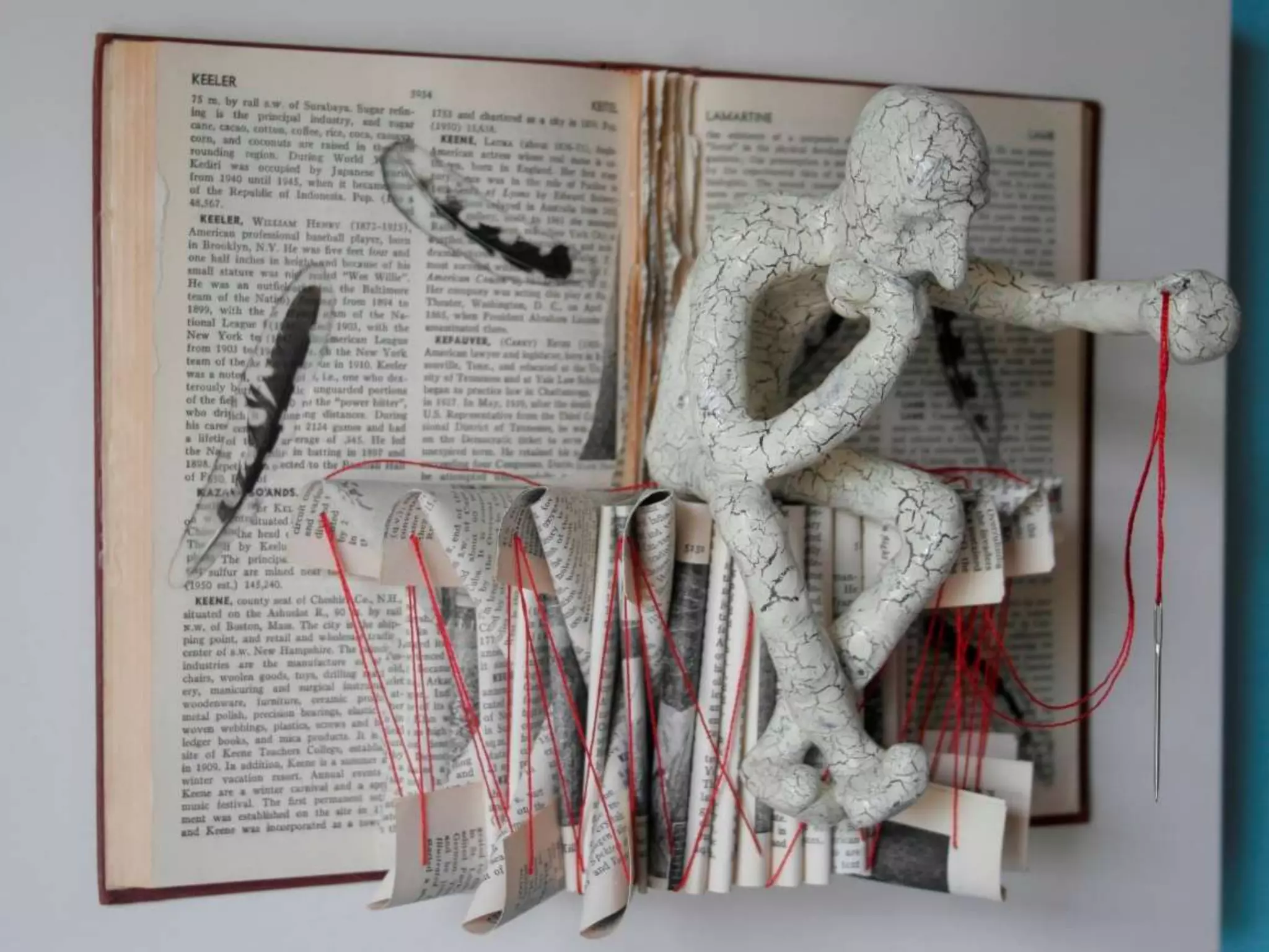 Contemplating Justice (Daniel Lai Kenjio, Book sculptures) | PPT