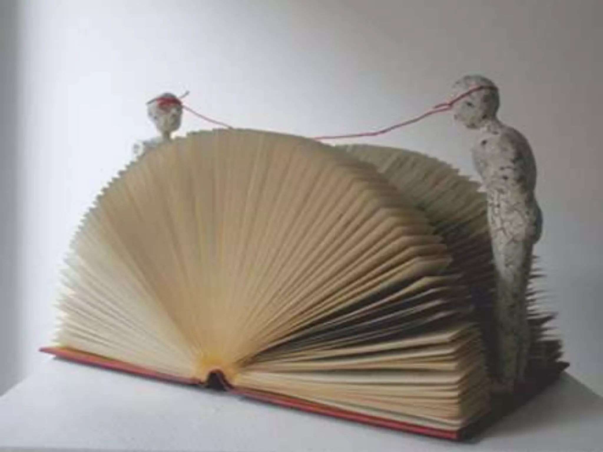 Contemplating Justice (Daniel Lai Kenjio, Book sculptures) | PPT