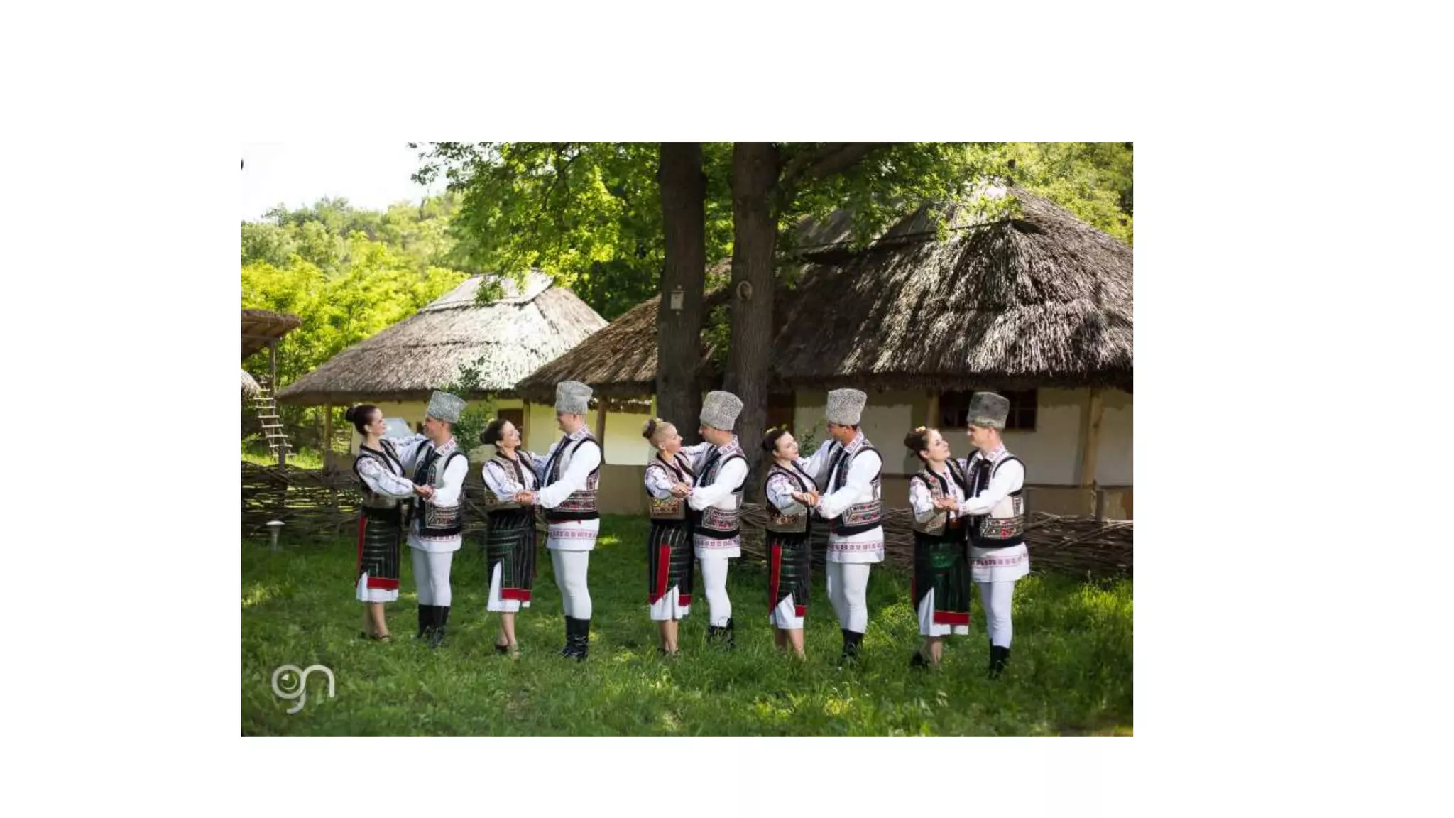 Dansuri traditionale romanesti | PPTX