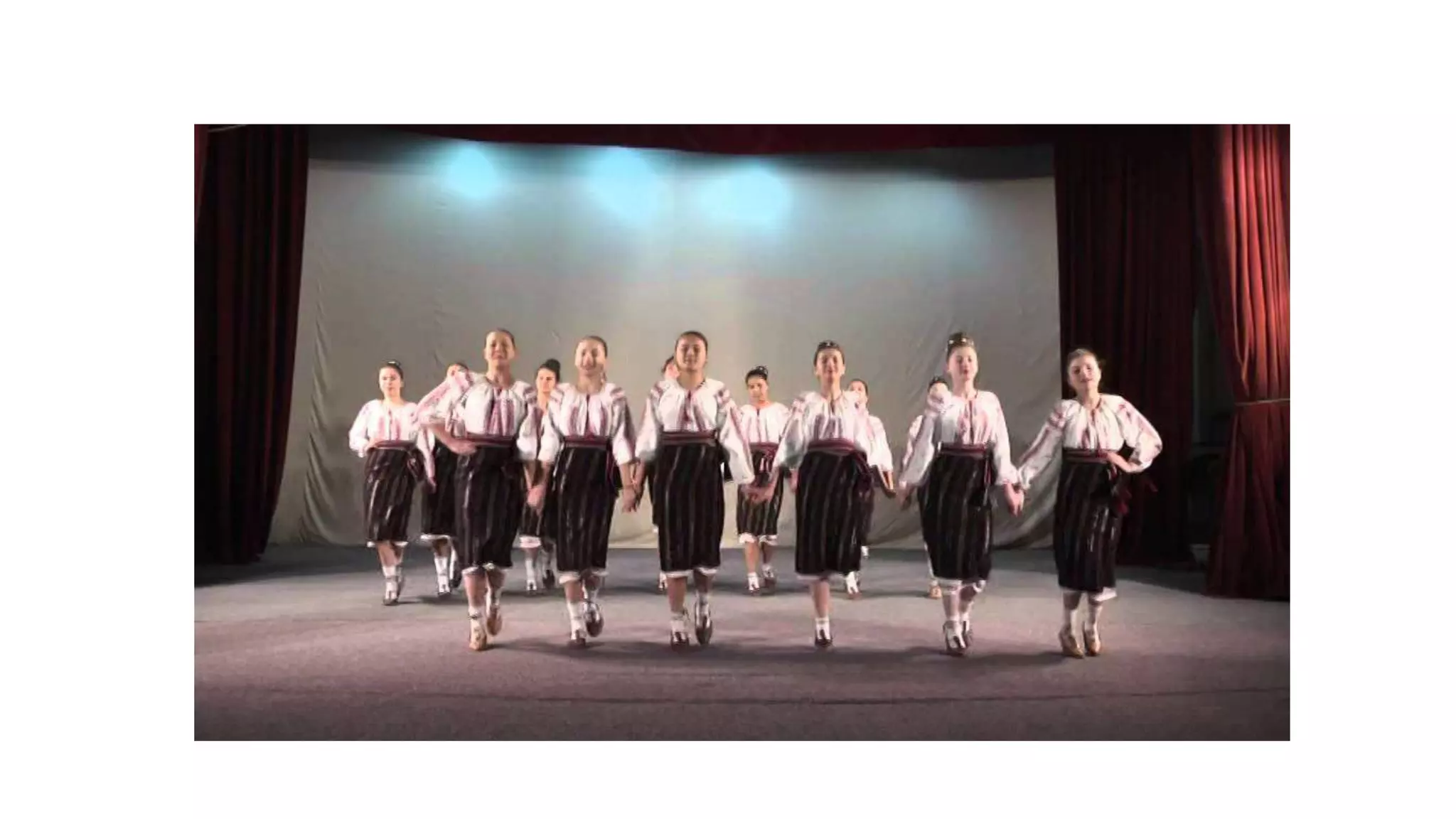 Dansuri traditionale romanesti | PPTX