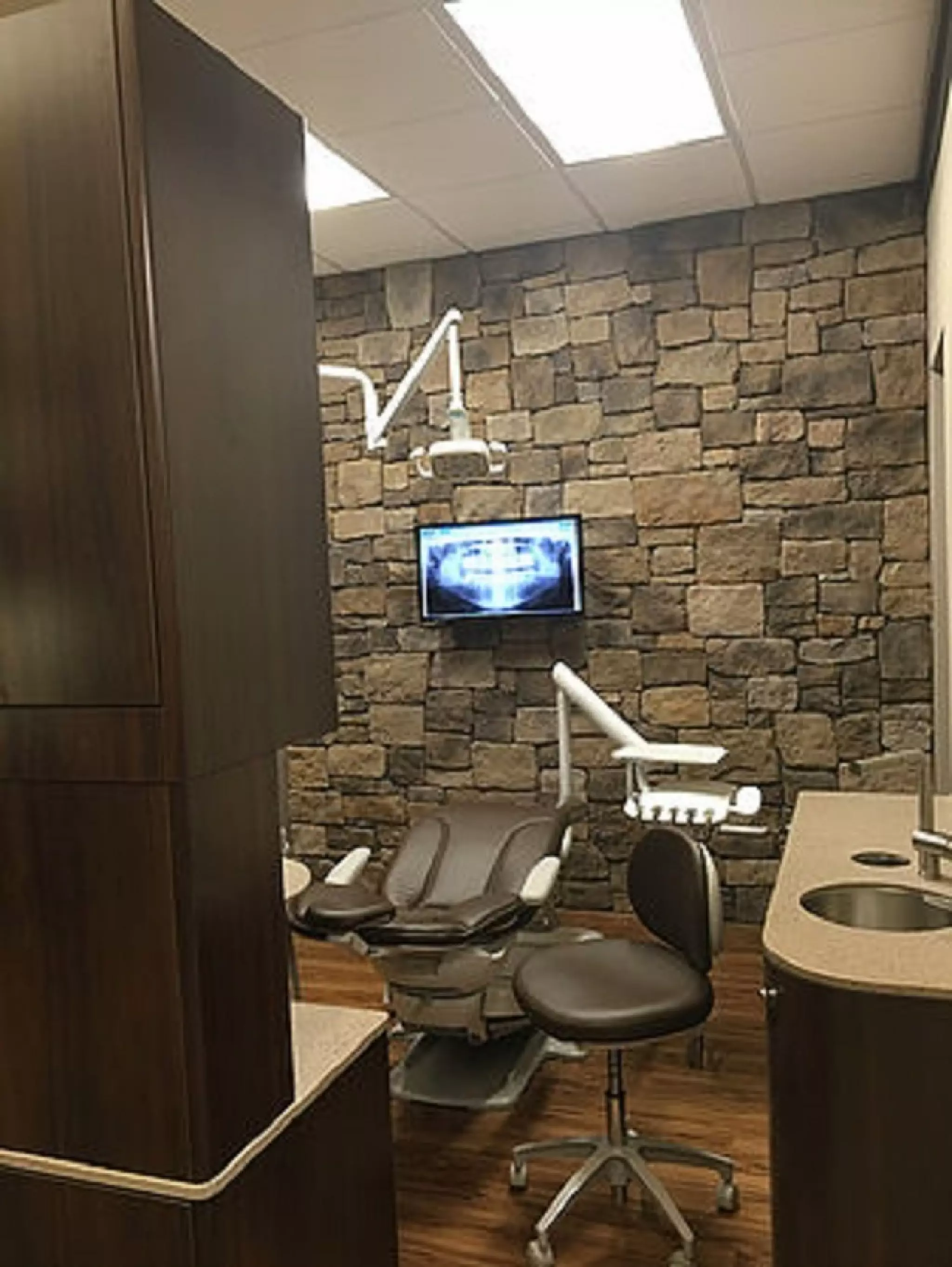Dental chair at Eagle Grove IA dentist Moffitt Dental Center | PDF
