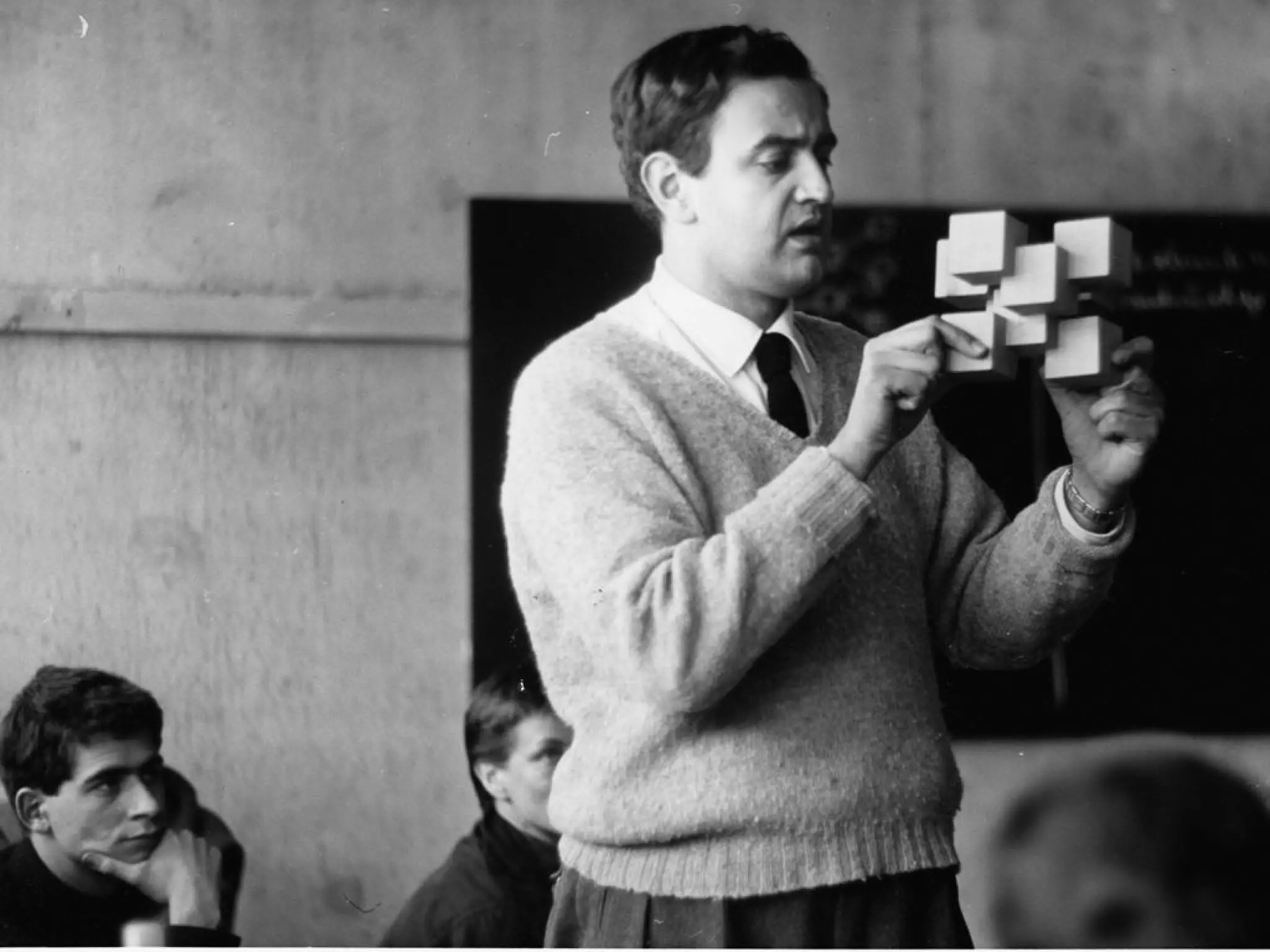 Giovanni Anceschi_Confini: Design vs. arte | PPT