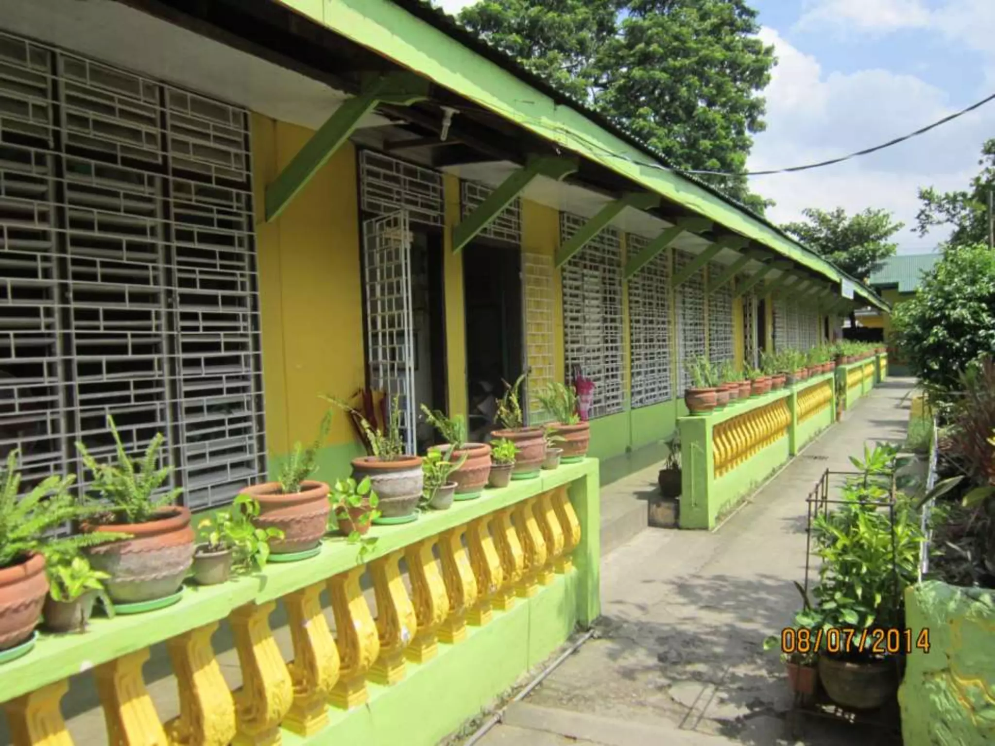 DIFF TYPES OF SCHOOL BUILDING.pptx