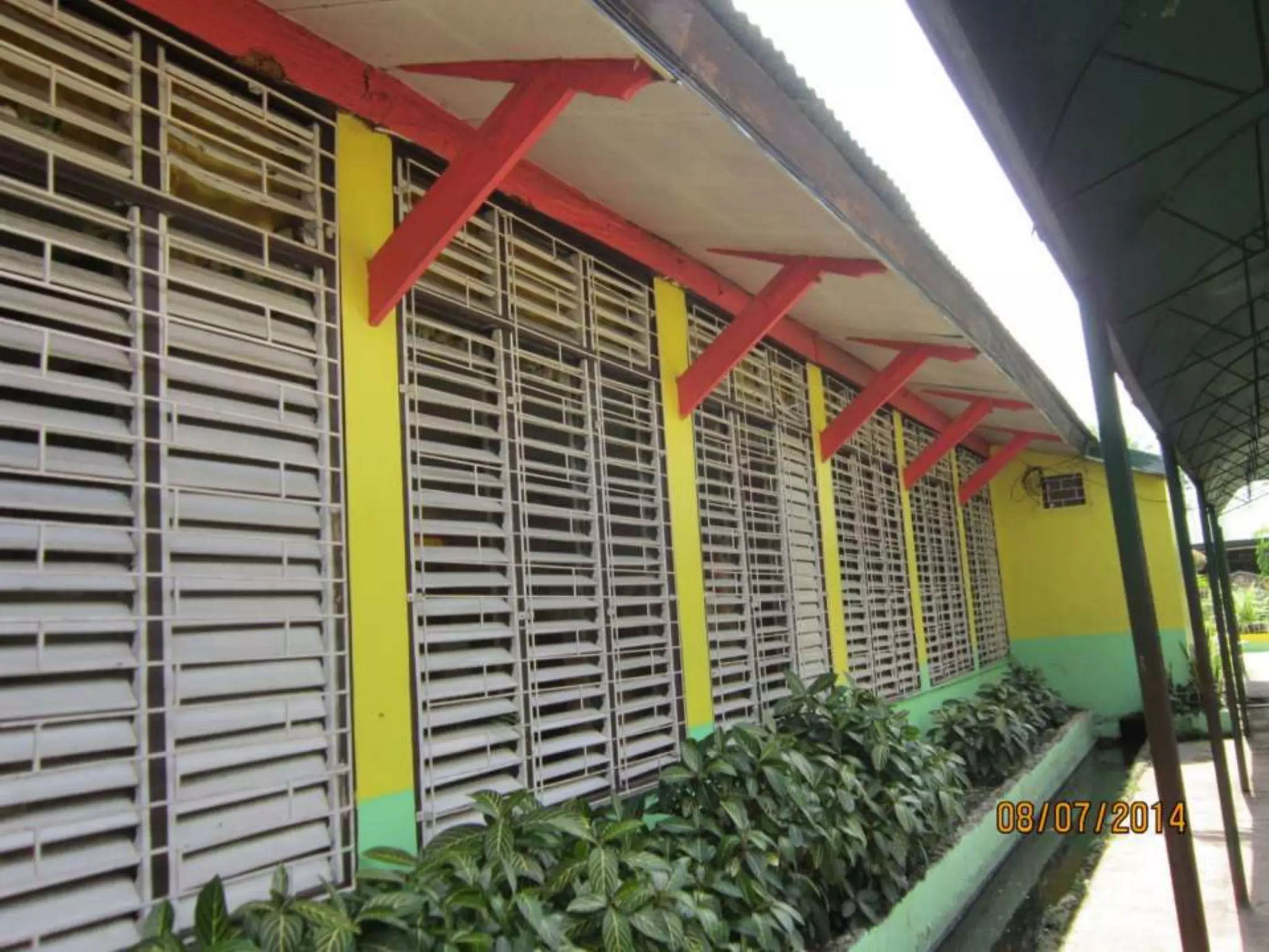 DIFF TYPES OF SCHOOL BUILDING.pptx