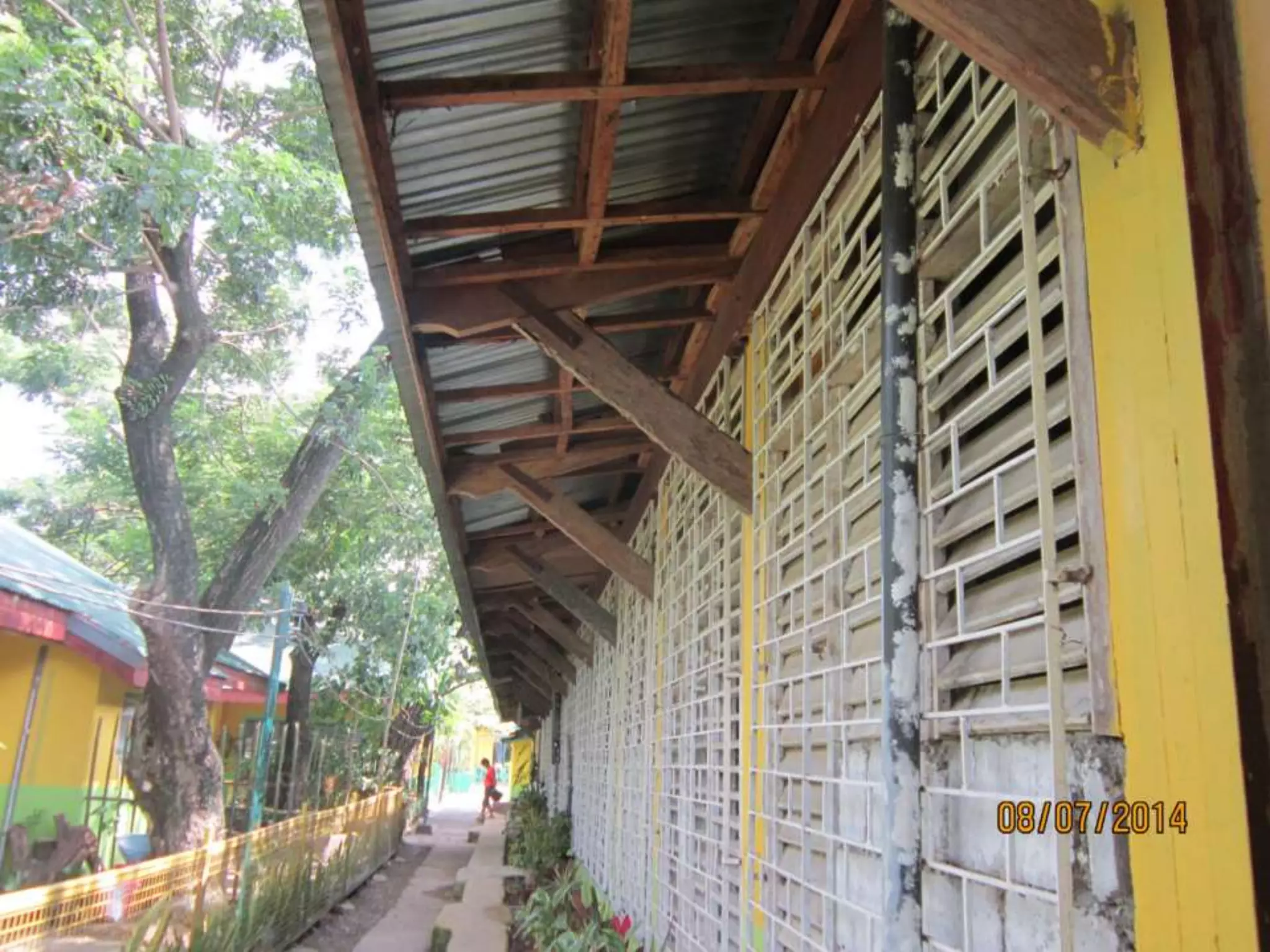 DIFF TYPES OF SCHOOL BUILDING.pptx