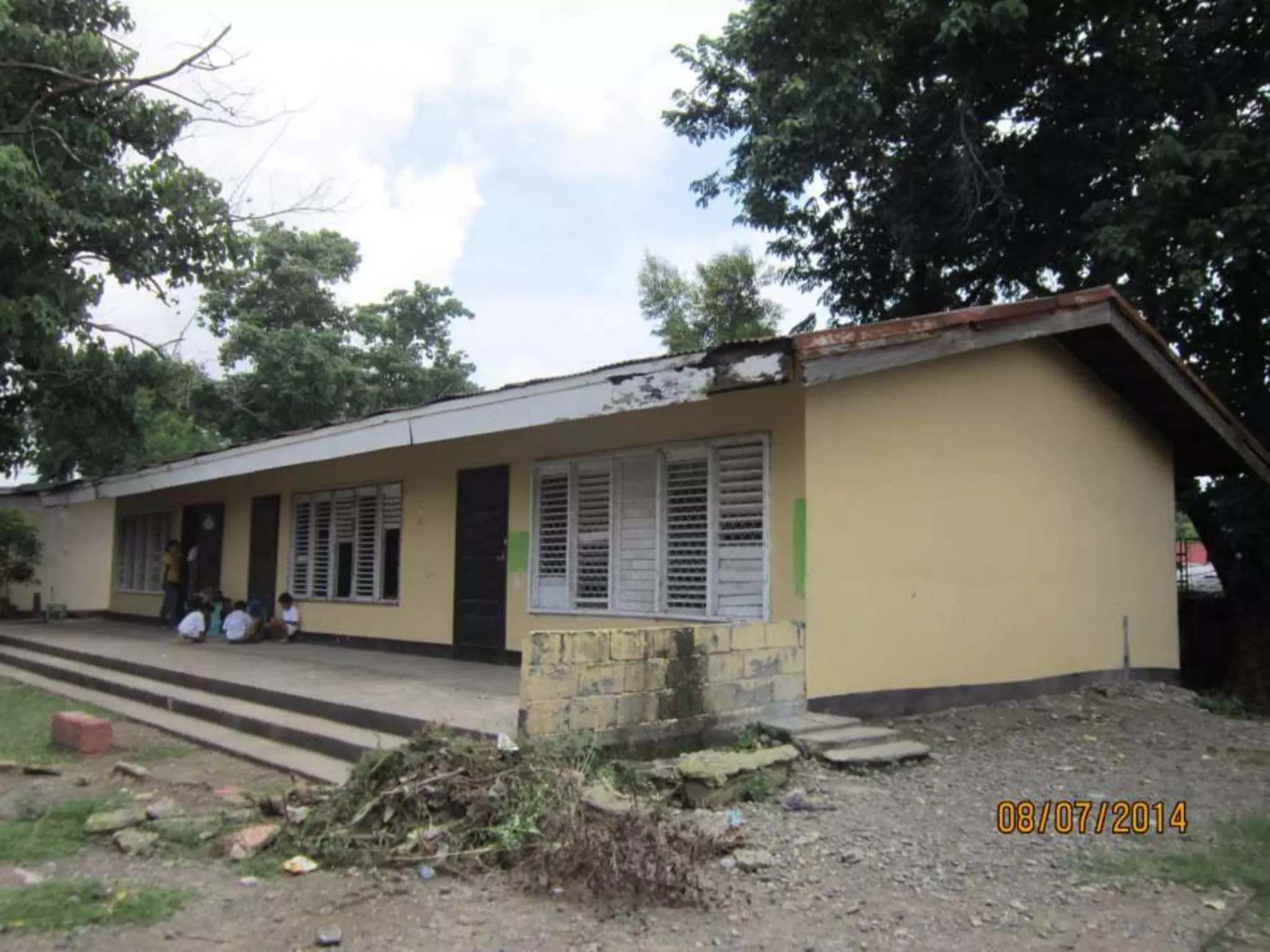 DIFF TYPES OF SCHOOL BUILDING.pptx