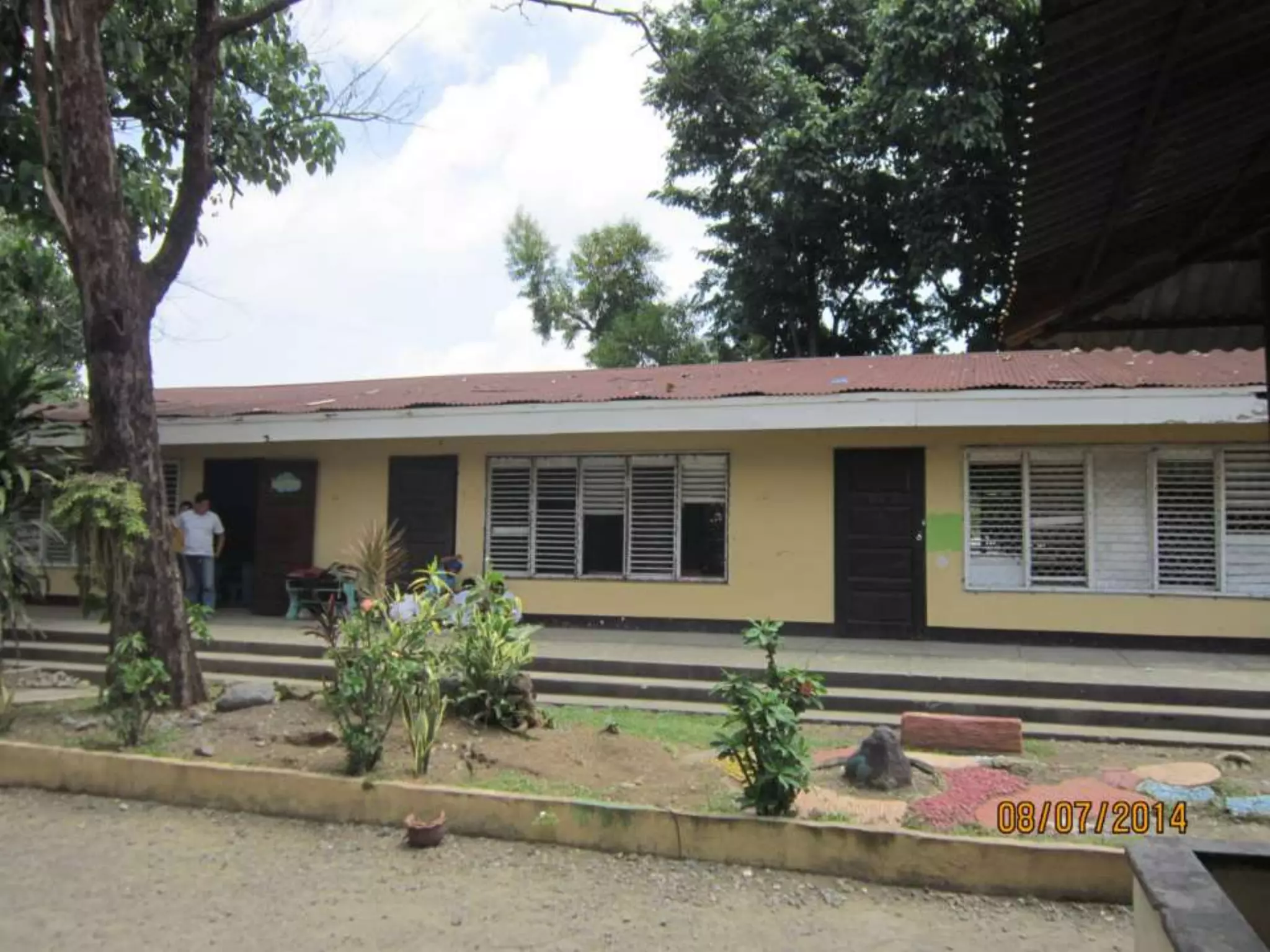 DIFF TYPES OF SCHOOL BUILDING.pptx