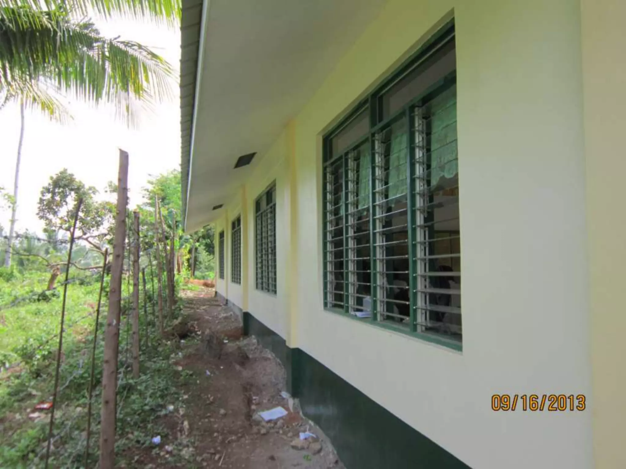 DIFF TYPES OF SCHOOL BUILDING.pptx