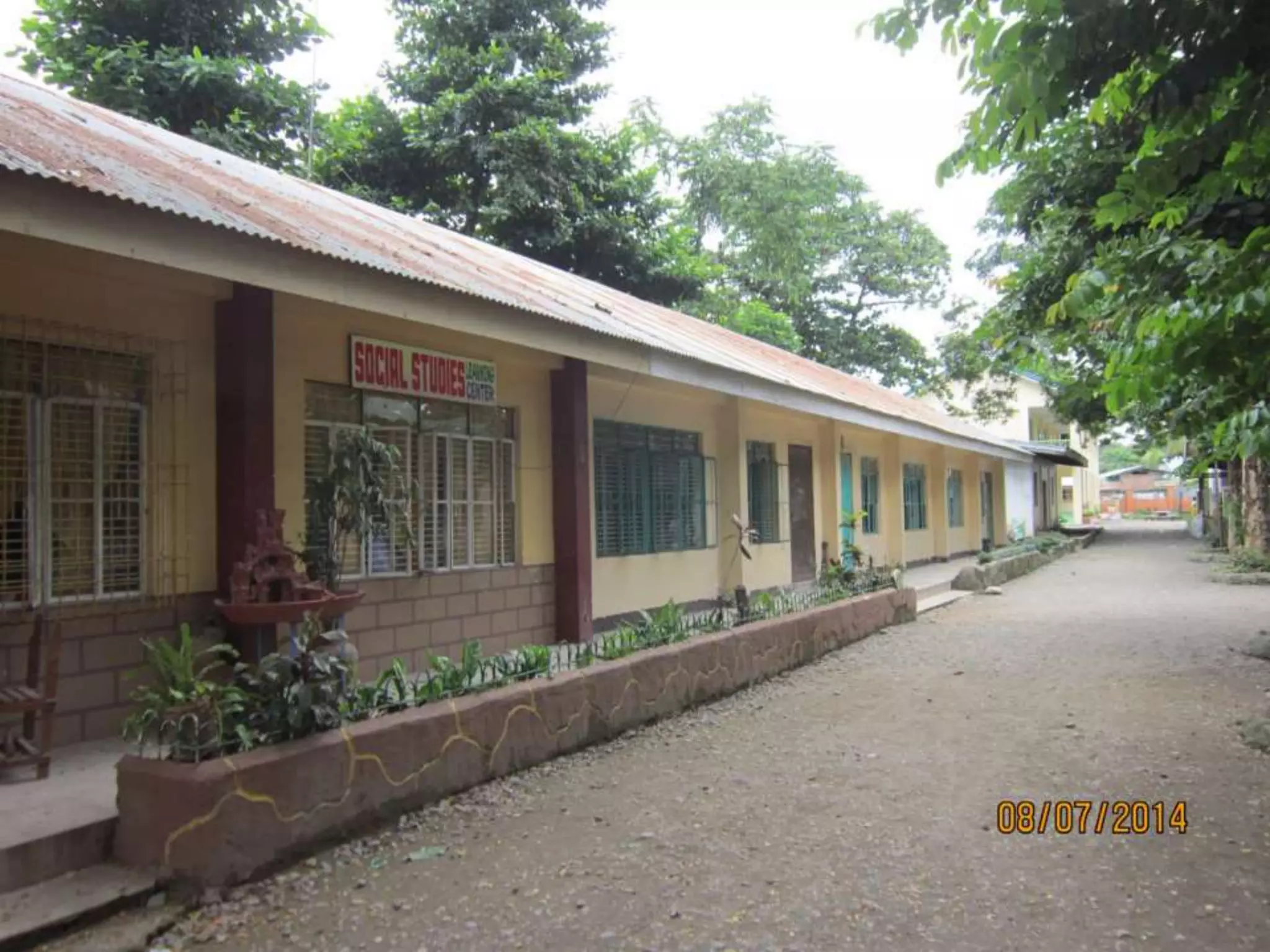 DIFF TYPES OF SCHOOL BUILDING.pptx