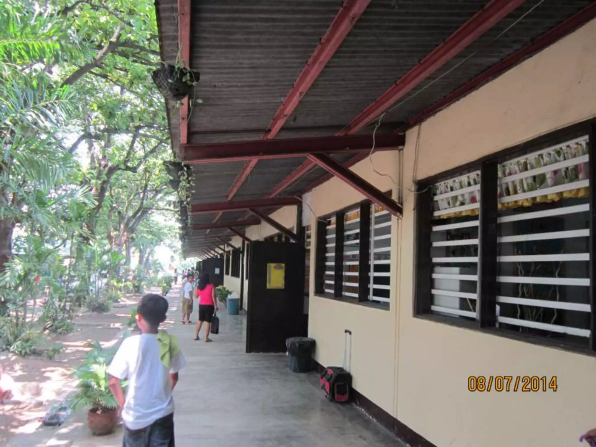 DIFF TYPES OF SCHOOL BUILDING.pptx