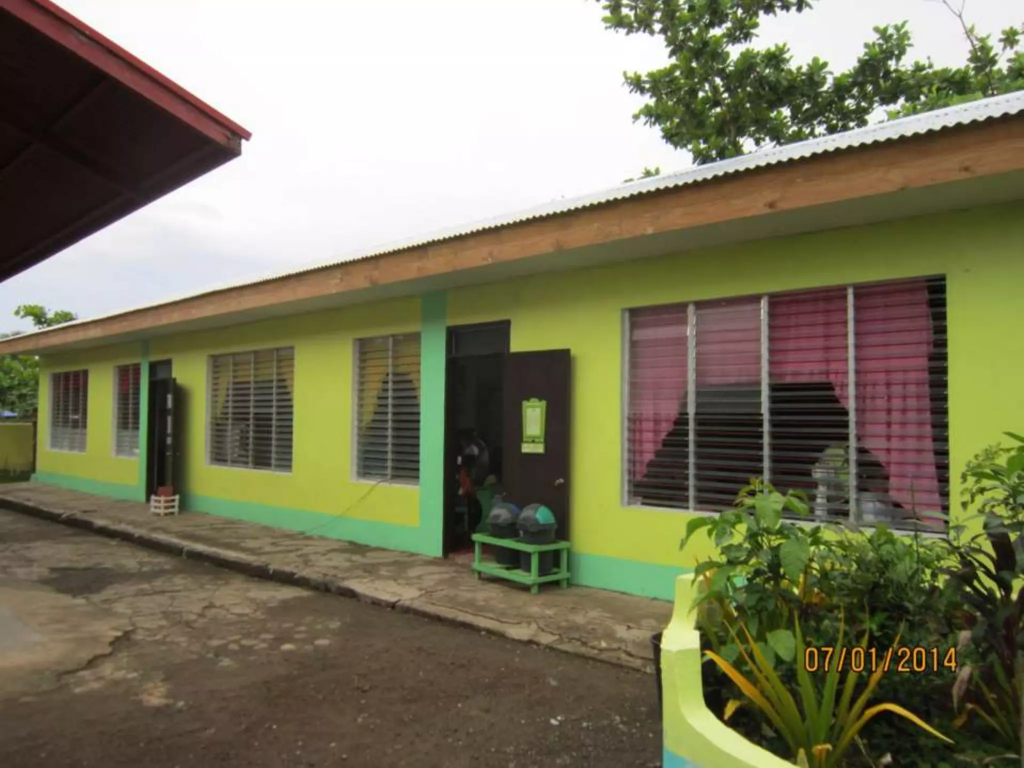 DIFF TYPES OF SCHOOL BUILDING.pptx