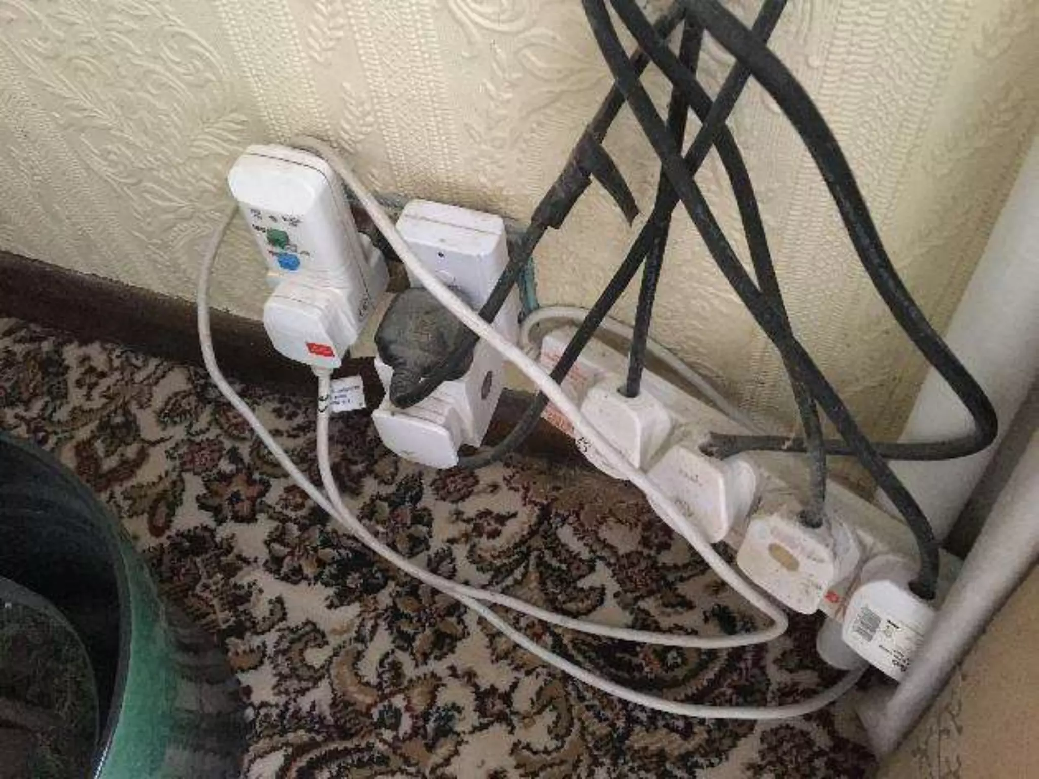 ELECTRICAL SAFETY DEVICES.pptx