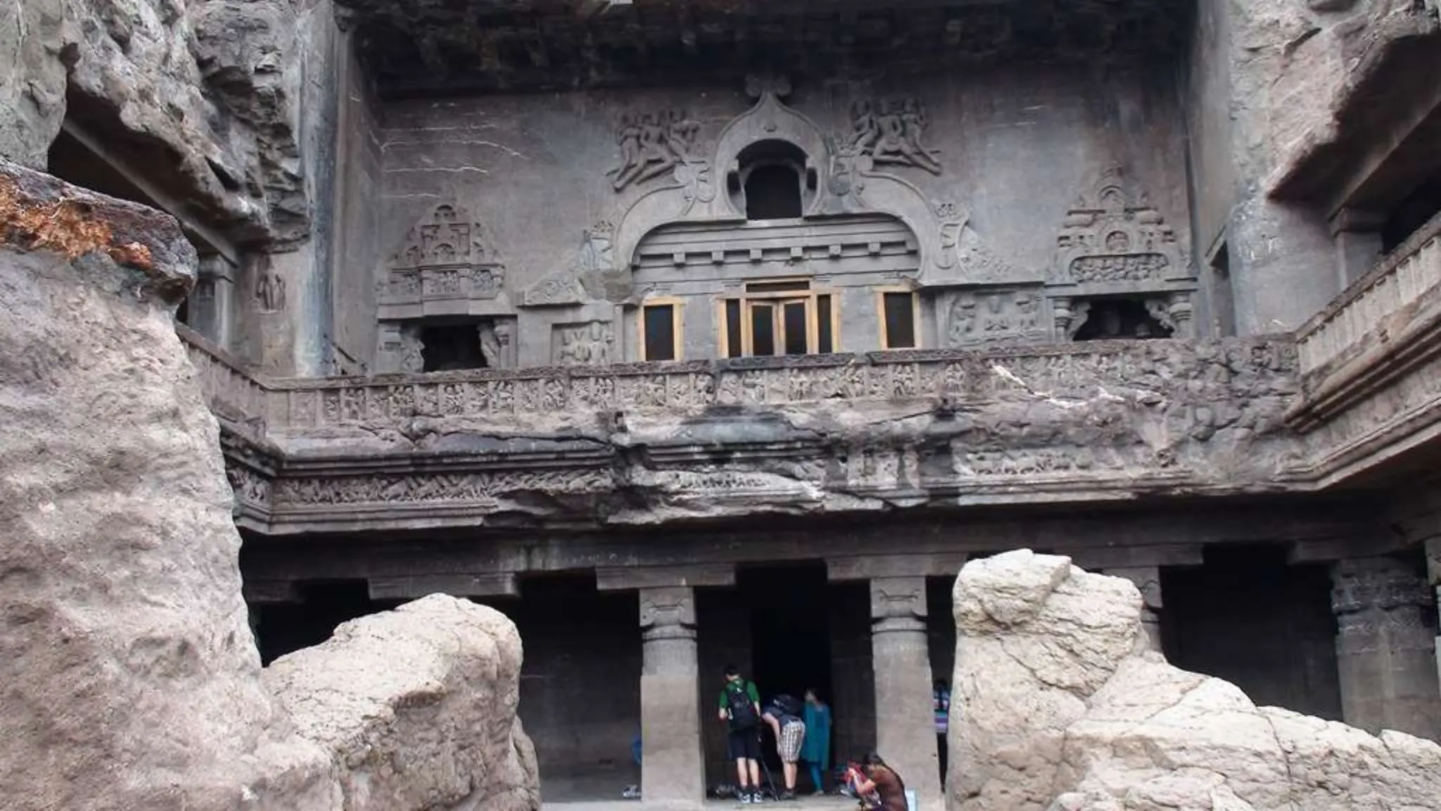 Ellora Caves 16.46.42.pptx
