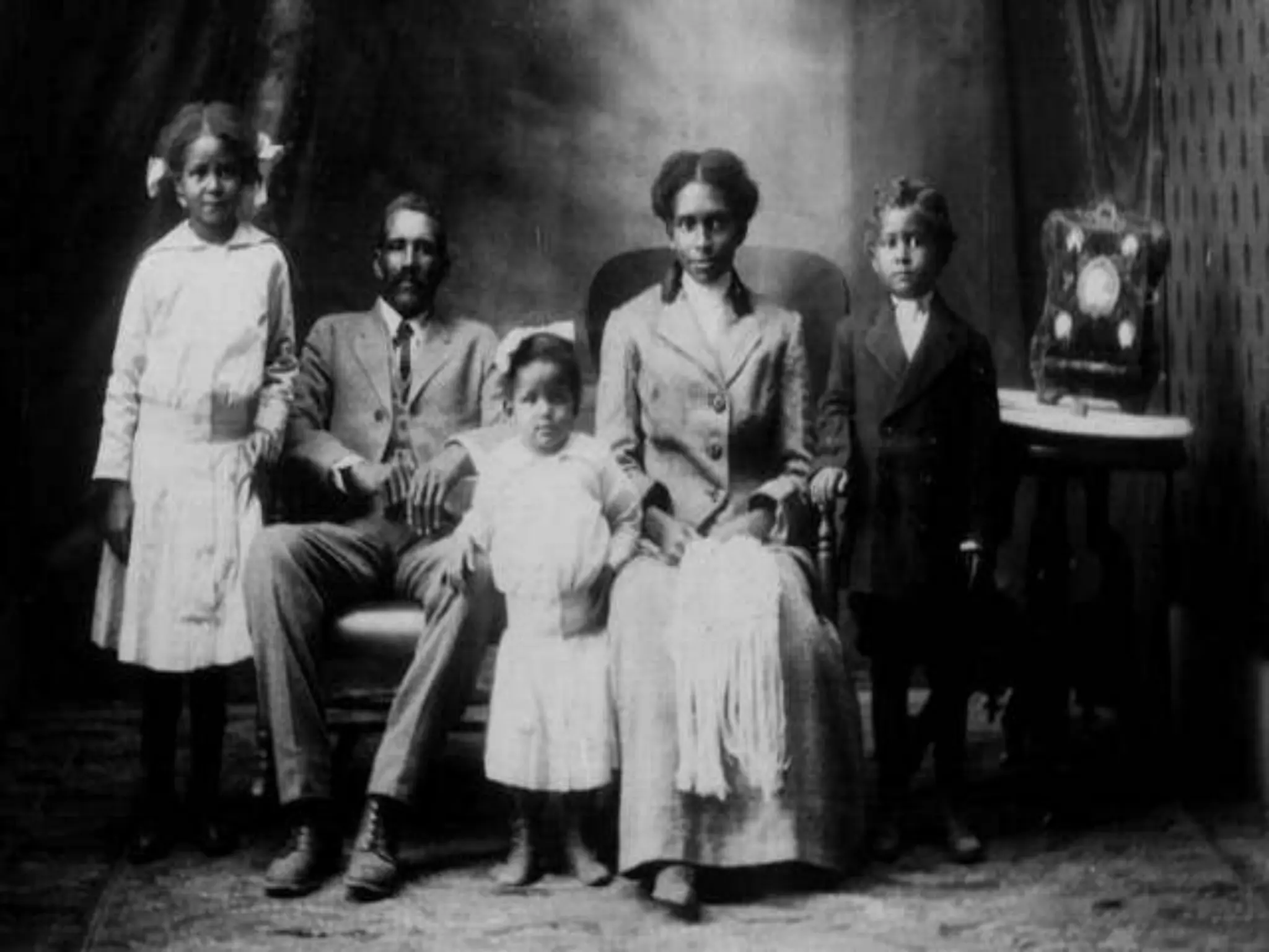 Family Narrative Powerpoint | PPTX