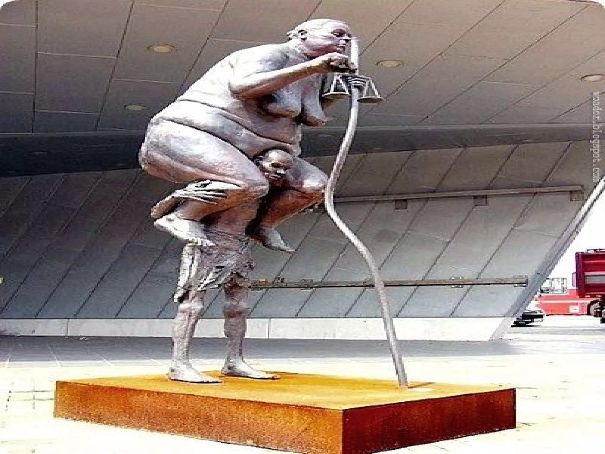 Funny Statue | PPT