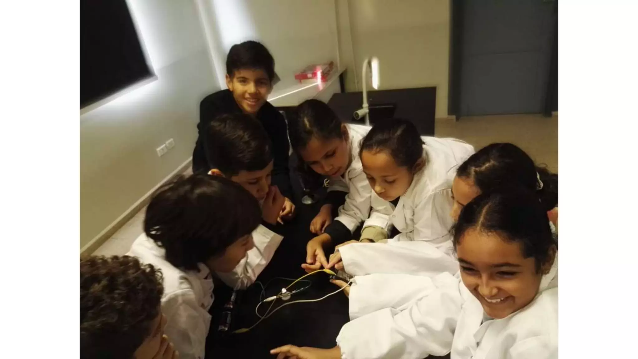 Grade 4 designing different electric circuits in the science lab | PPTX ...