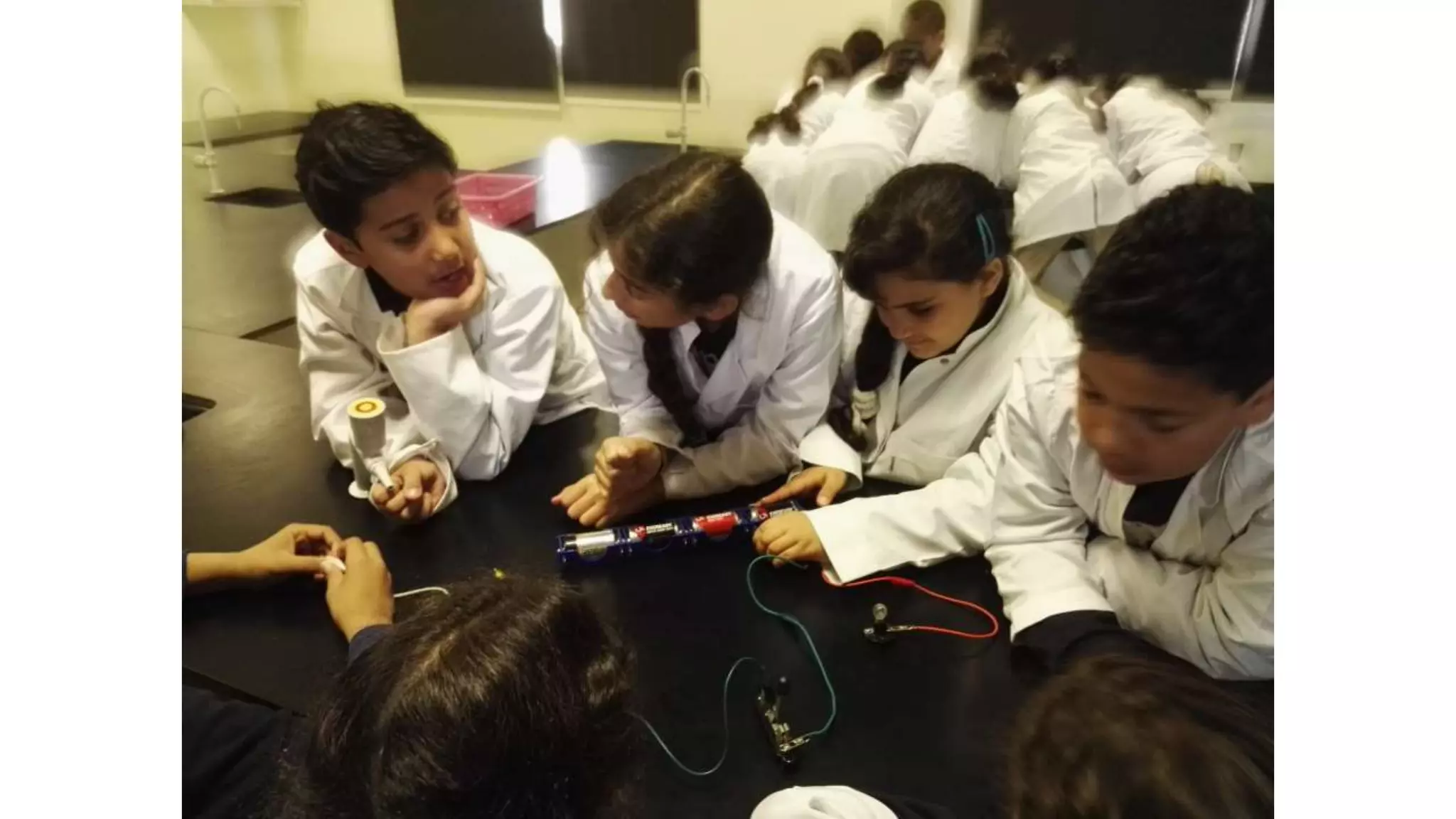 Grade 4 designing different electric circuits in the science lab | PPTX ...