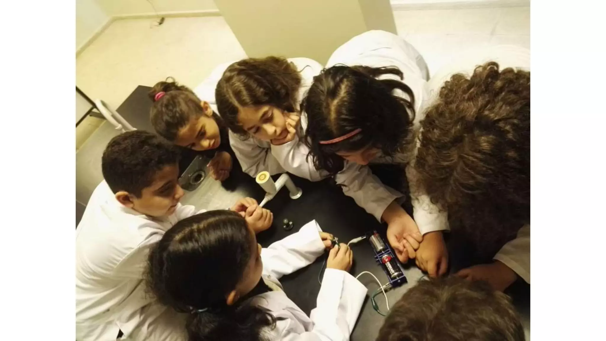 Grade 4 designing different electric circuits in the science lab | PPTX ...