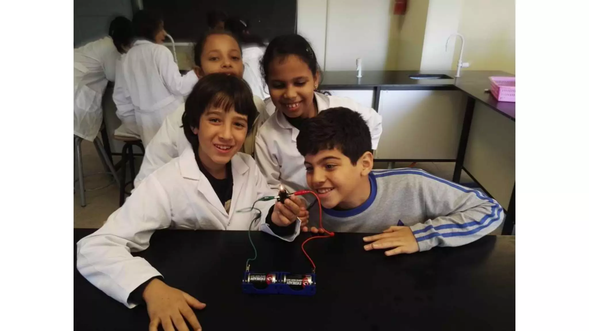 Grade 4 designing different electric circuits in the science lab | PPTX ...