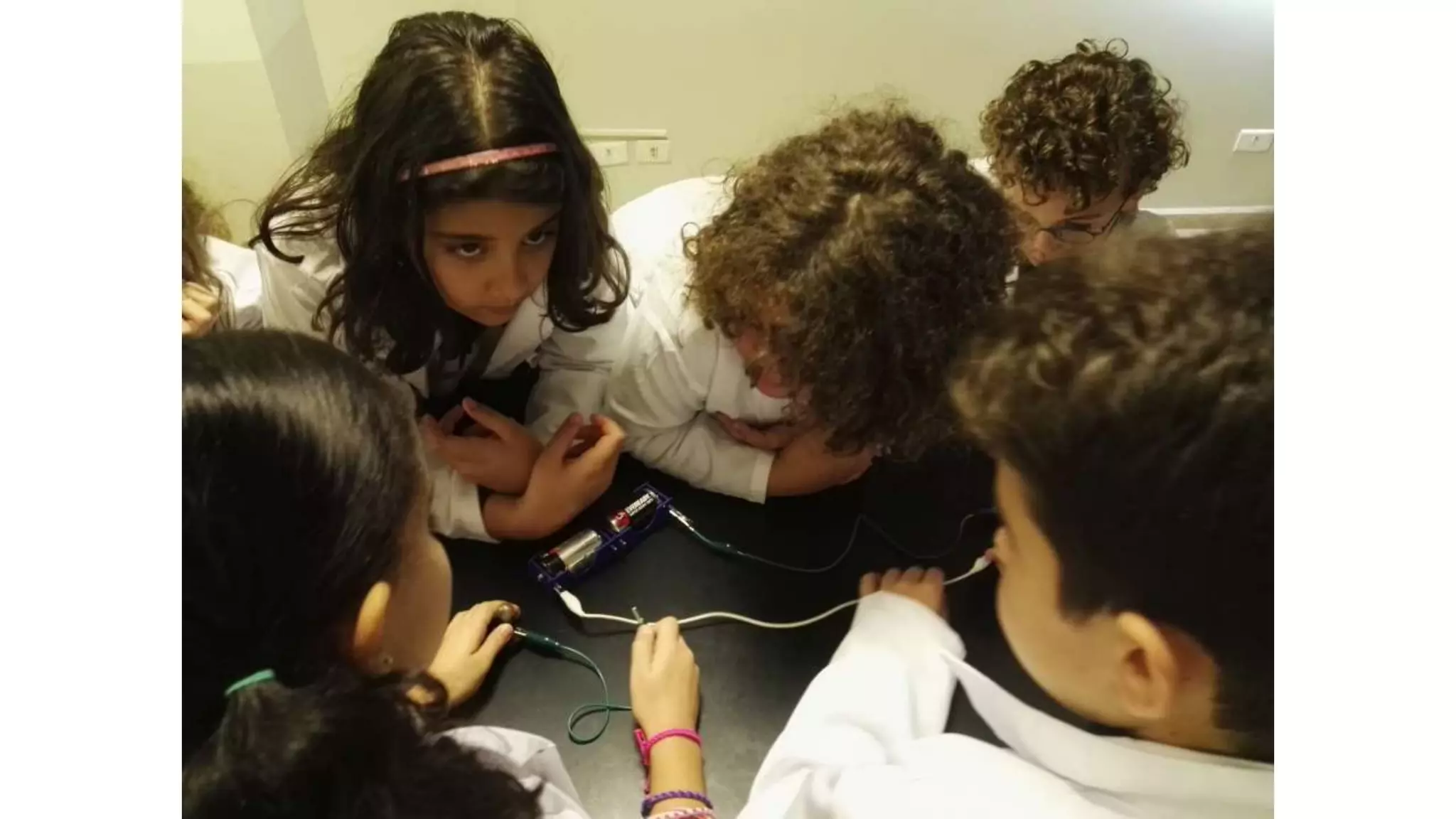 Grade 4 designing different electric circuits in the science lab | PPTX ...